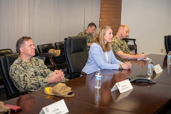 Assistant Secretary of the Navy Berger Visits FNMOC > United States ...