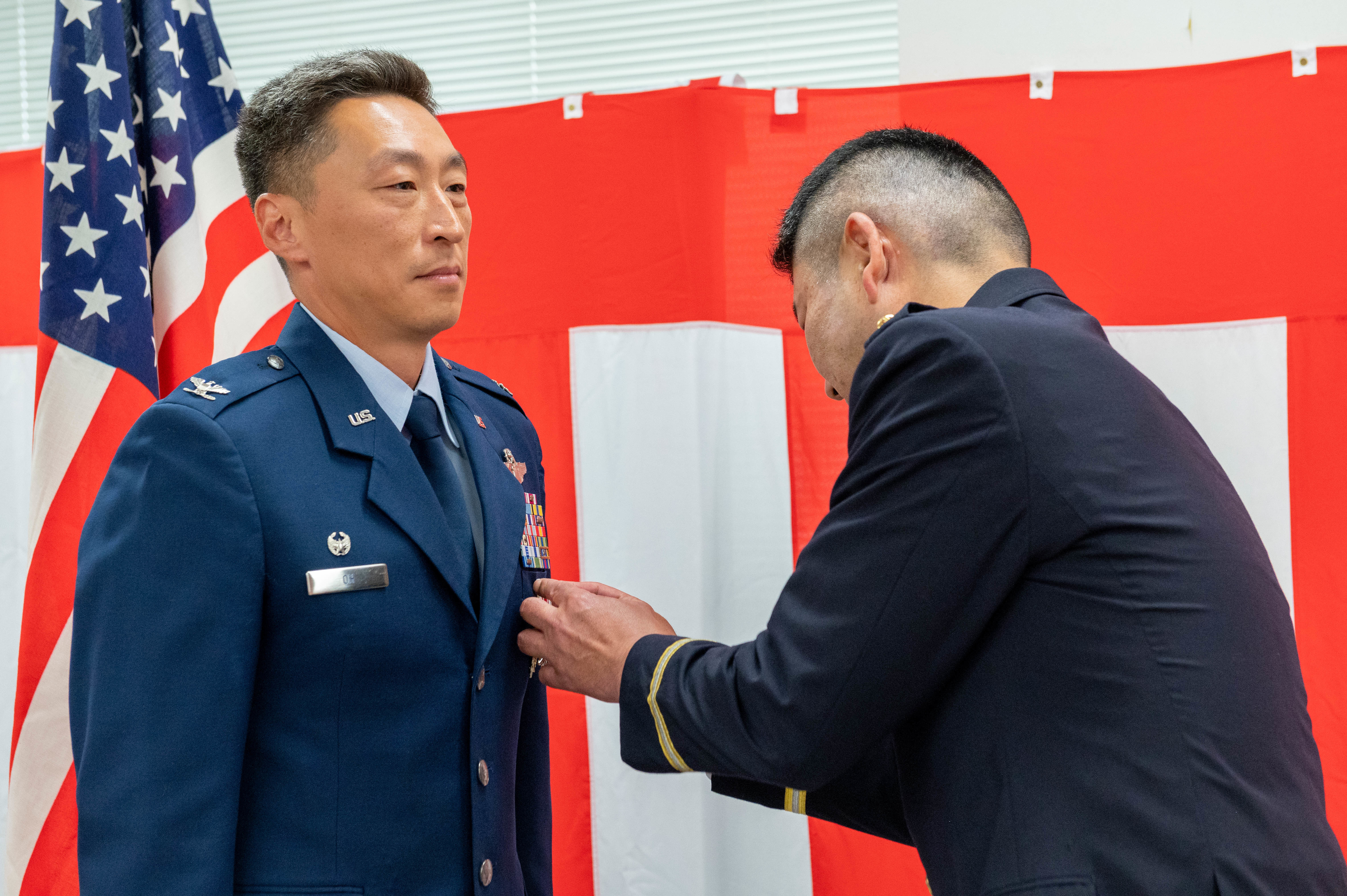 Yokota, JGSDF leaders exchange Co-Op awards > Secretary of the Air ...