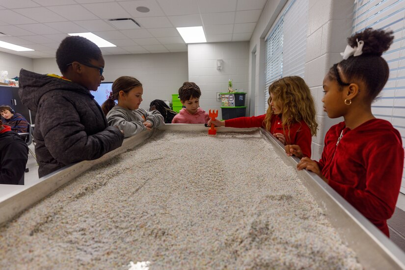 ERDC Mobile STEM Lab connects elementary students to STEM > Engineer ...