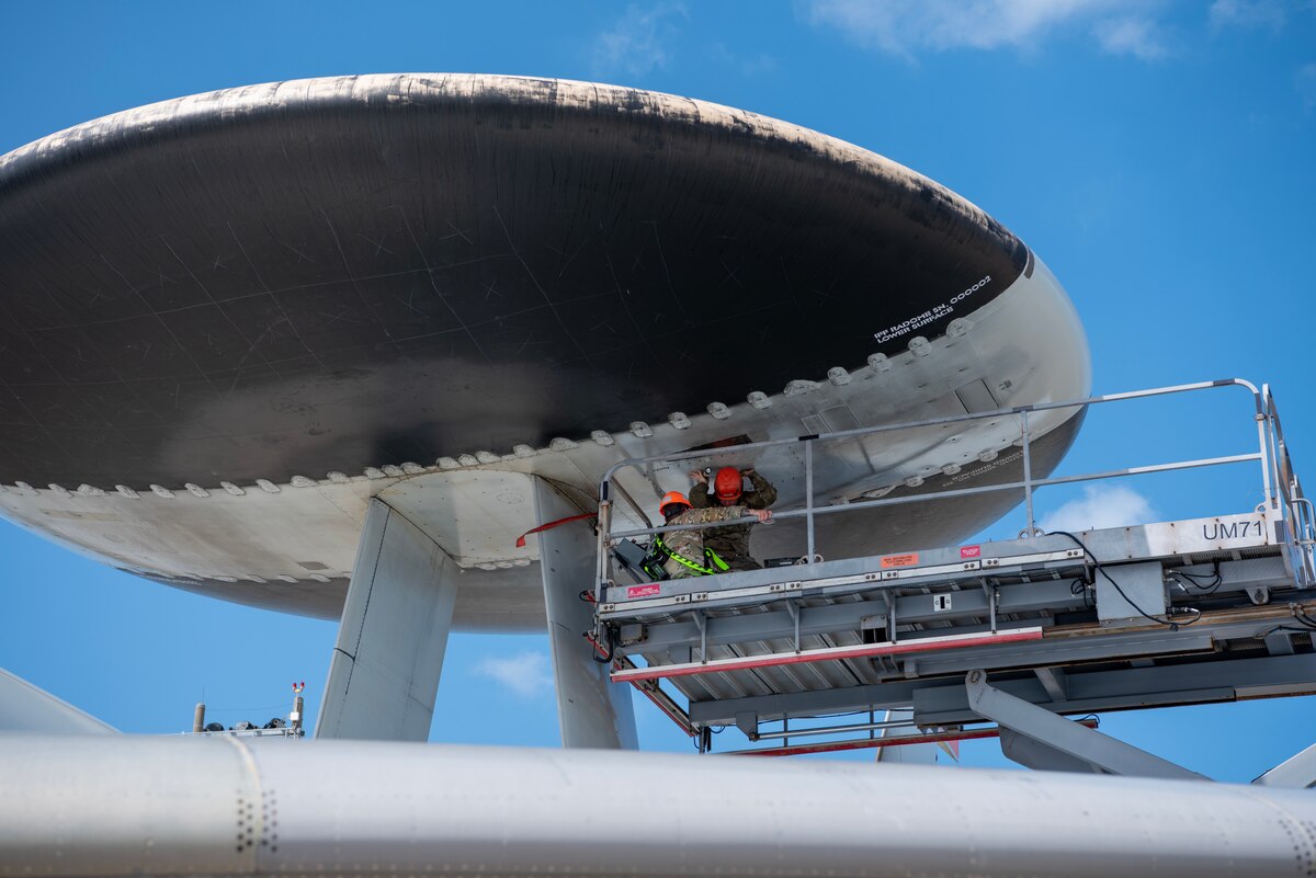 Opening the Dome on the AWACS > Kadena Air Base > News