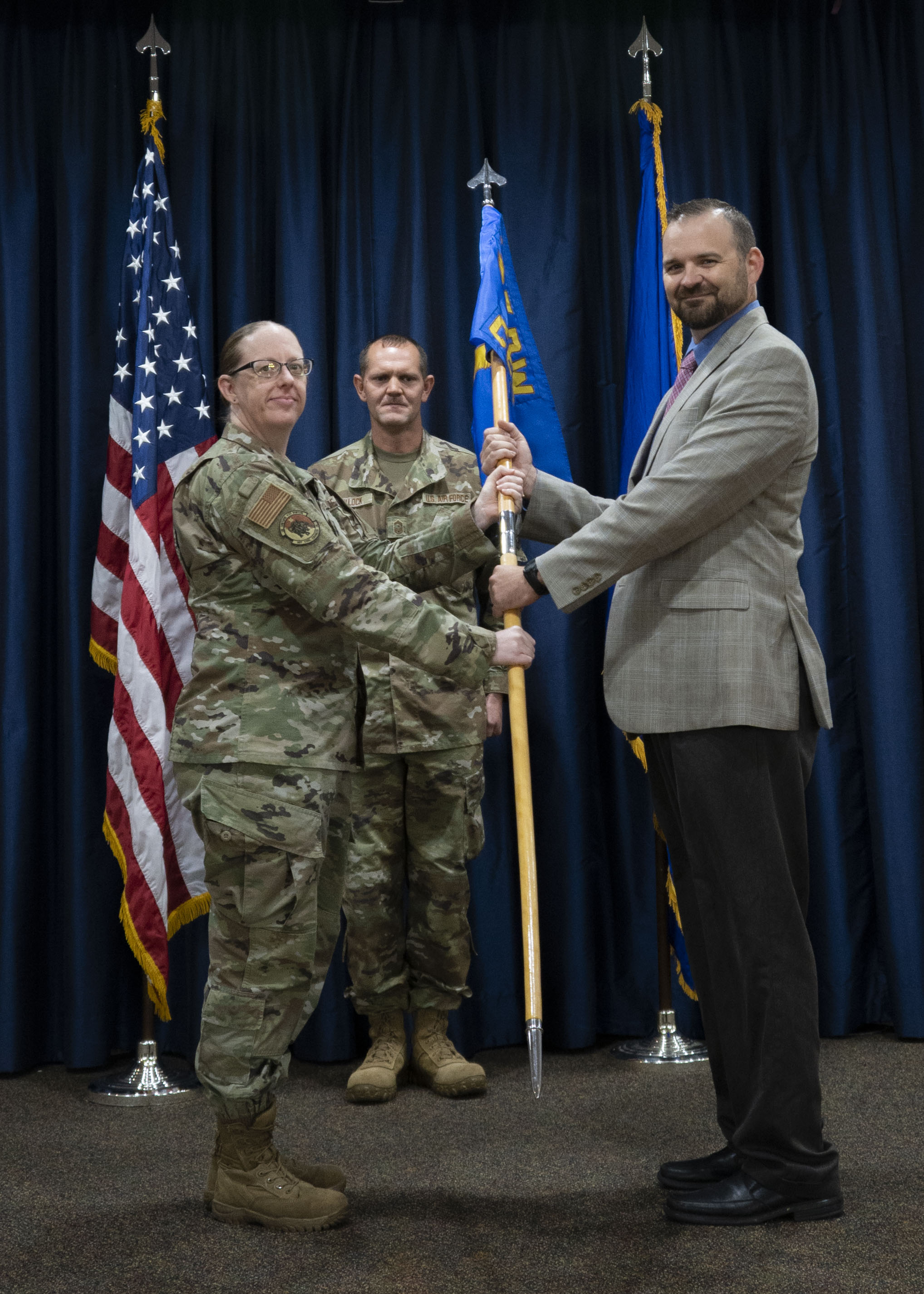 307th Bomb Wing inducts five honorary commanders > 307th Bomb Wing ...
