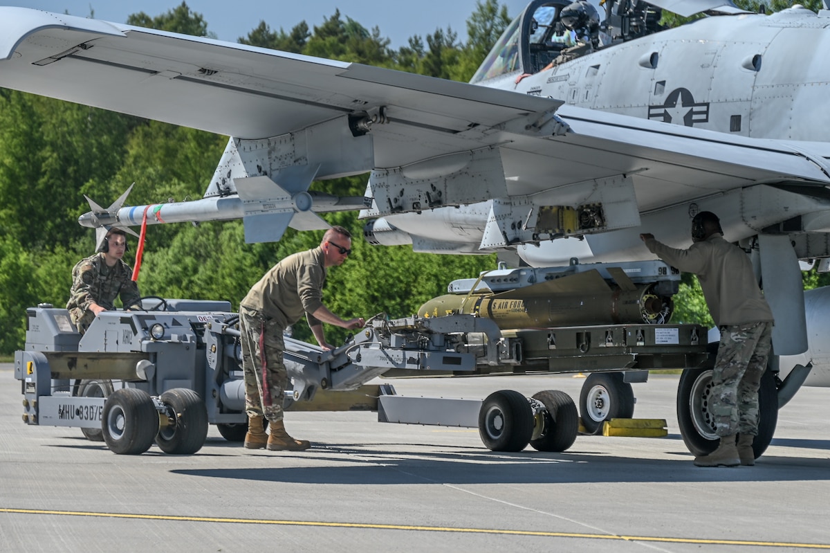 Maryland Air National Guard maintenance and operations Airmen maintain ...