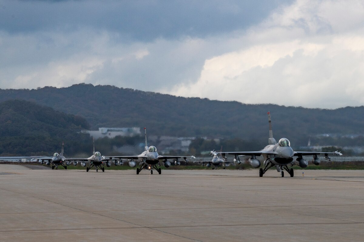 US Air Force completes first commercial air-to-air refueling of fighter ...
