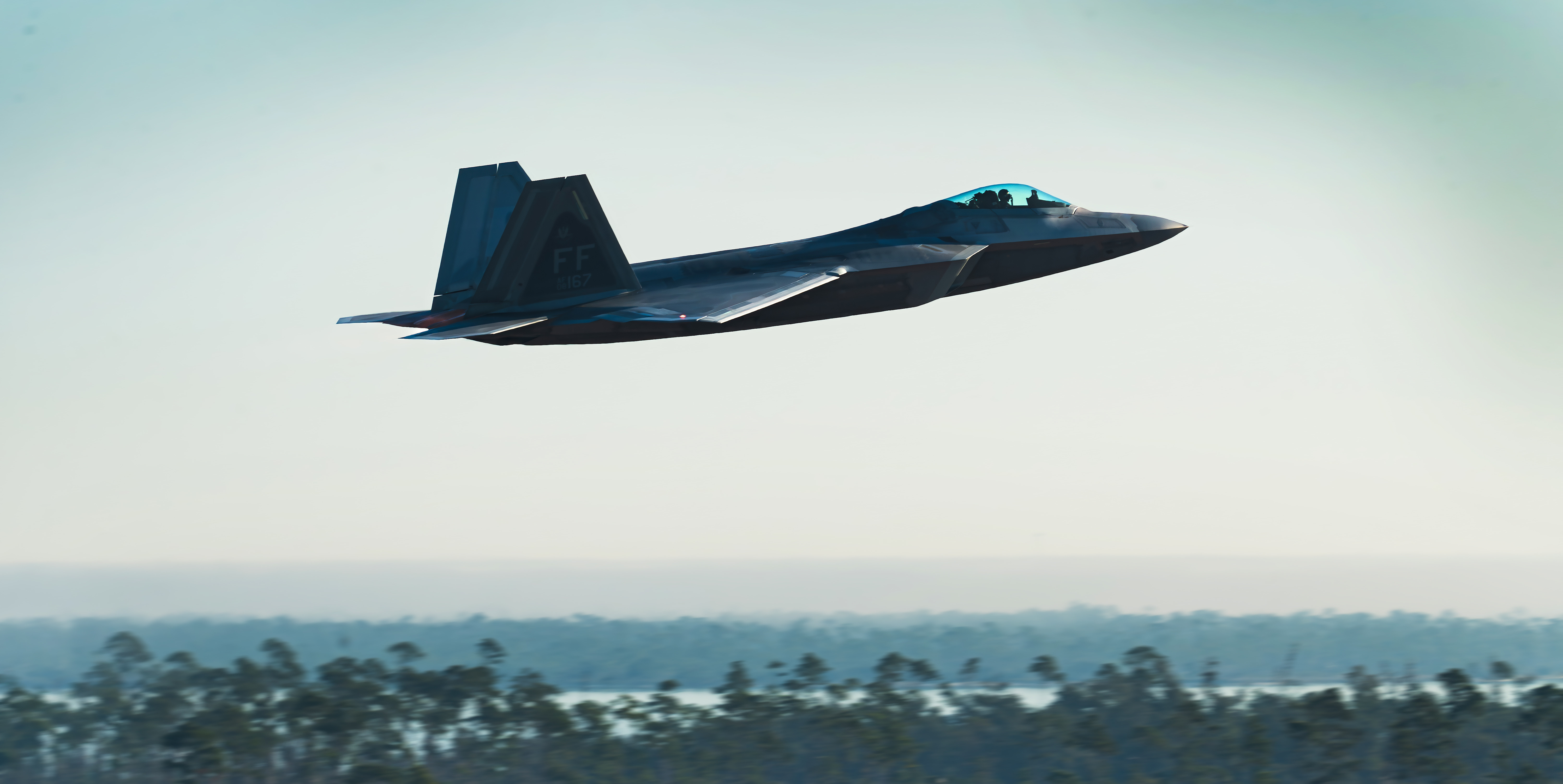 552nd Air Control Wing integrate with 4th and 5th generation fighters ...