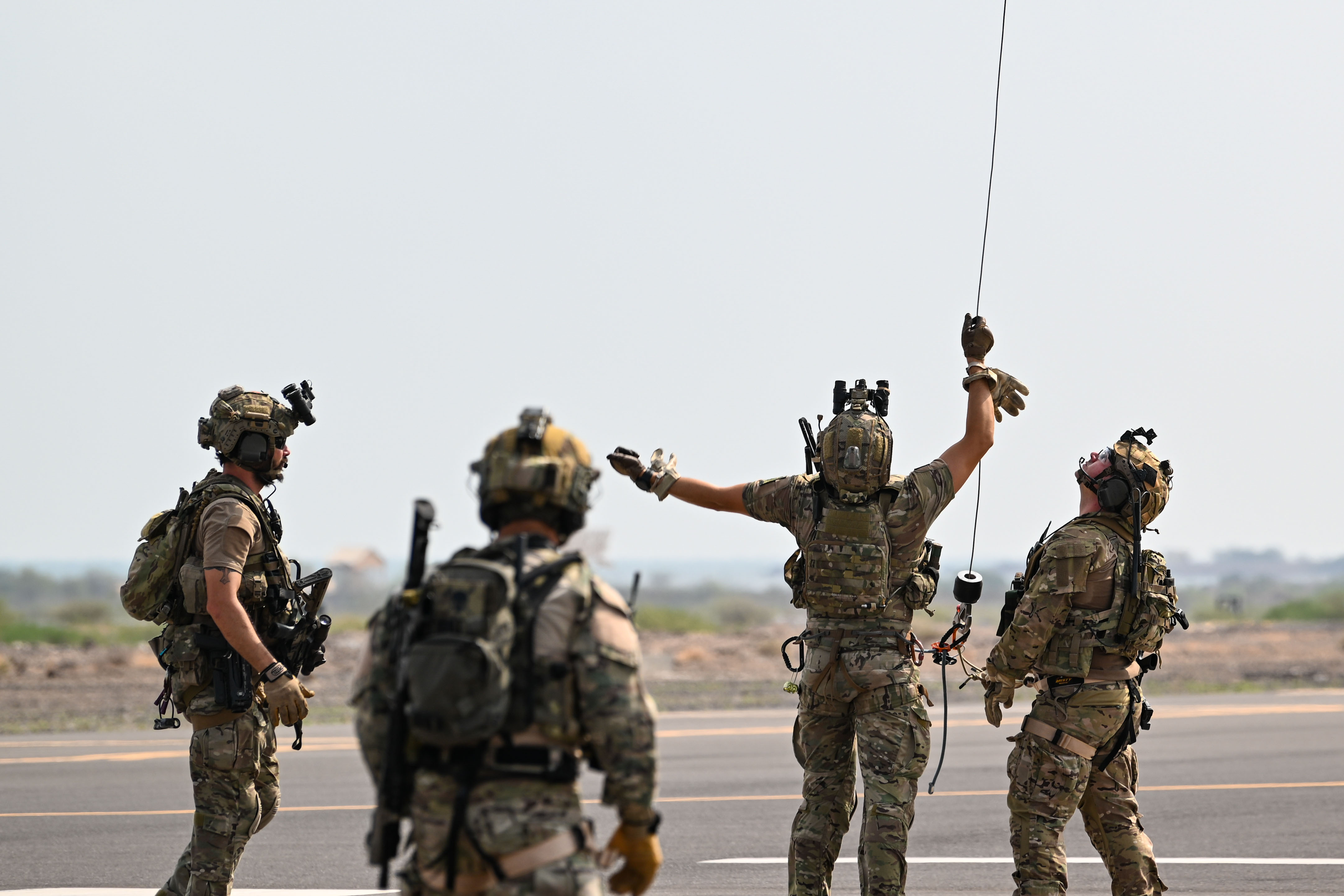USAF conducts joint hoist training with EARF, USMC > U.S. Air Forces in ...