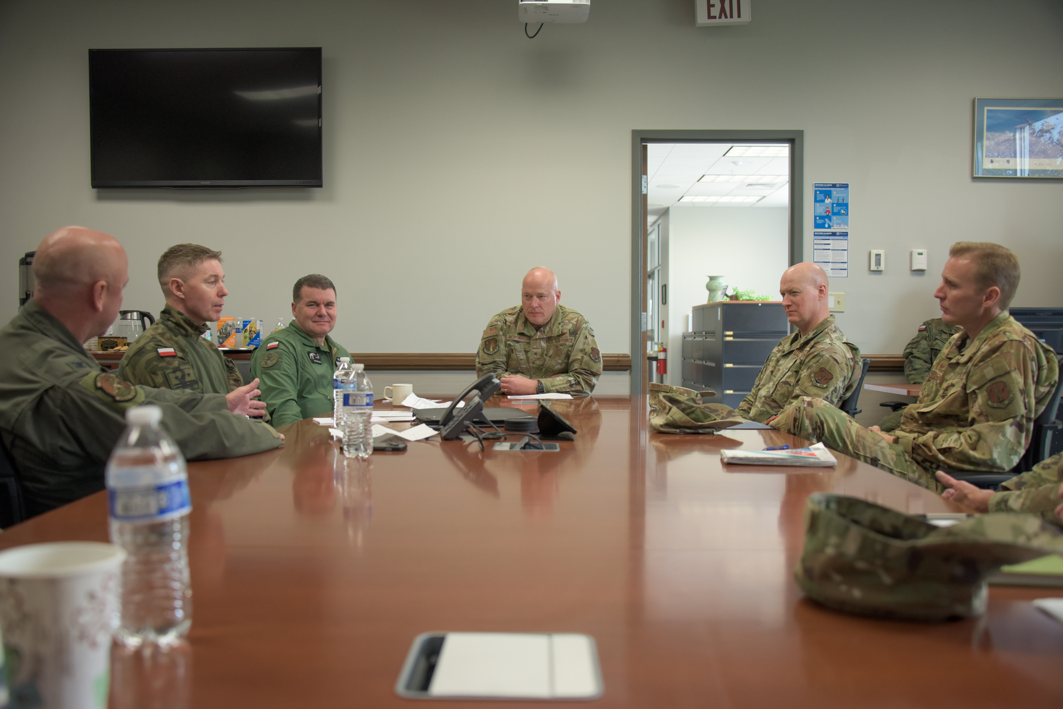 Polish Delegation Visits The 183d Wing > Illinois National Guard > News ...