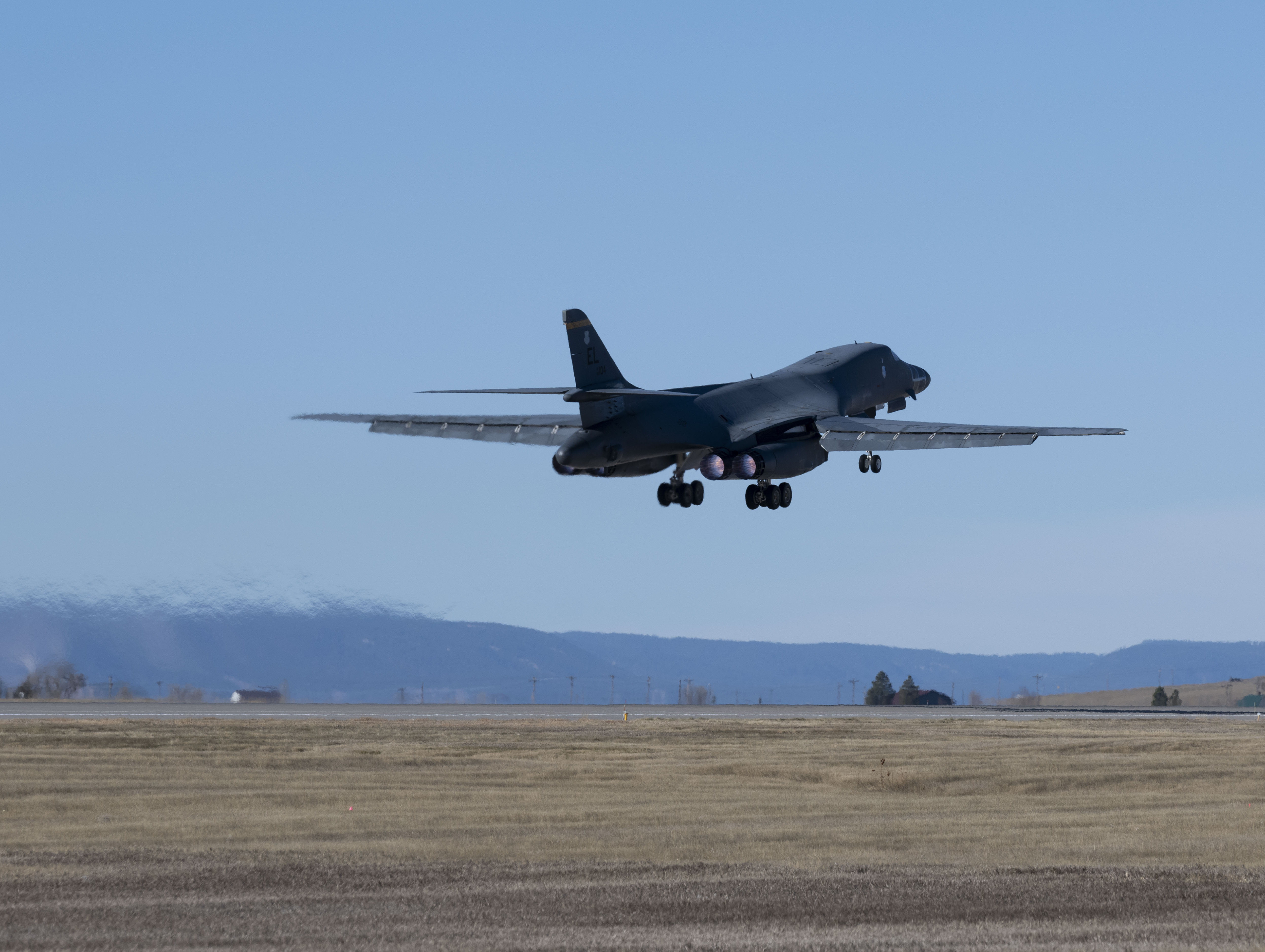 Ellsworth Performs B-1 Flyover > Ellsworth Air Force Base > Article Display