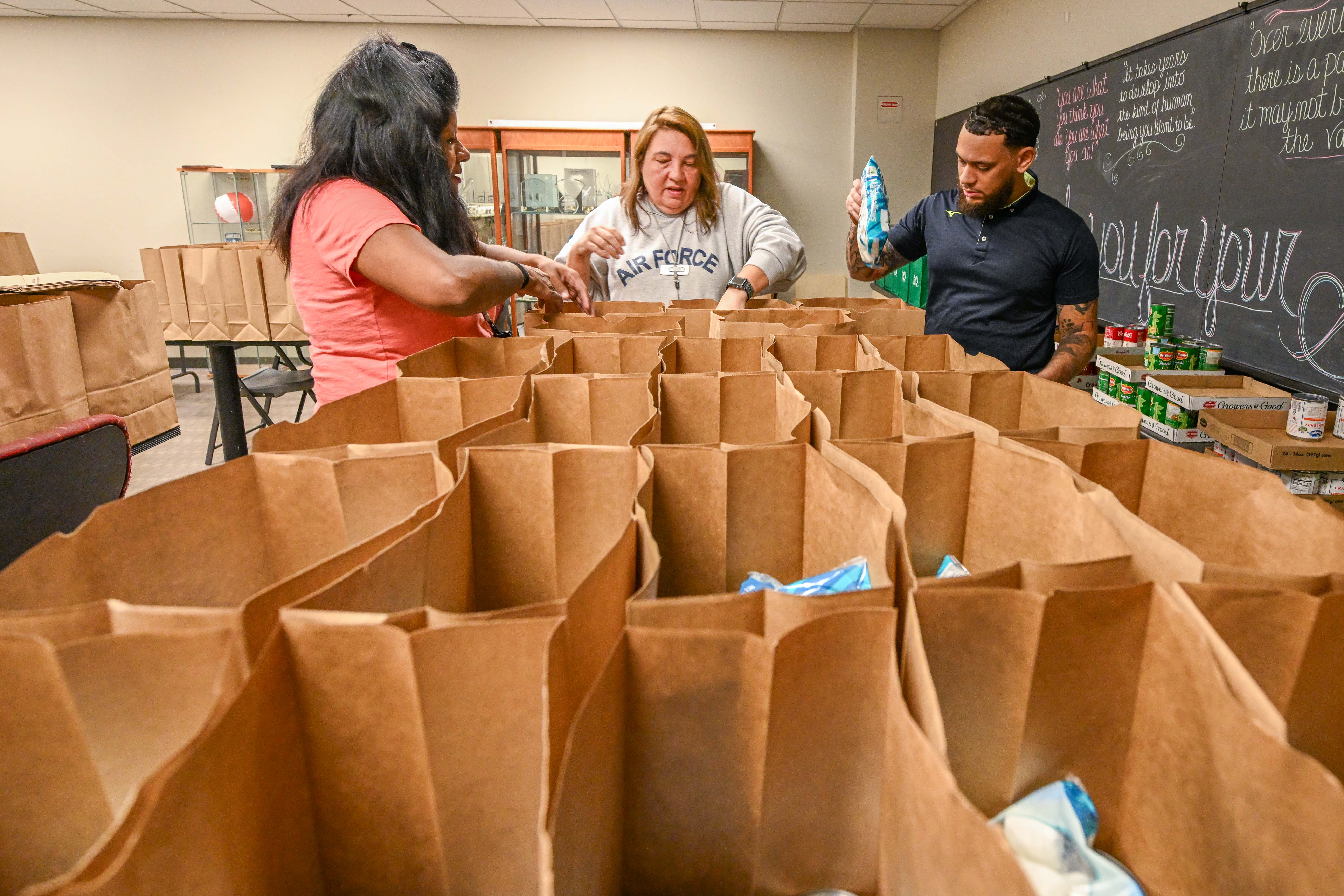 First sergeants, commissary team up to provide Thanksgiving meals > Air ...