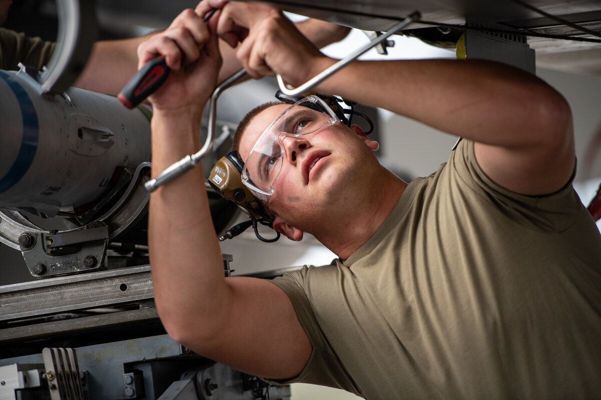 Kadena weapon loaders face off > Kadena Air Base > News