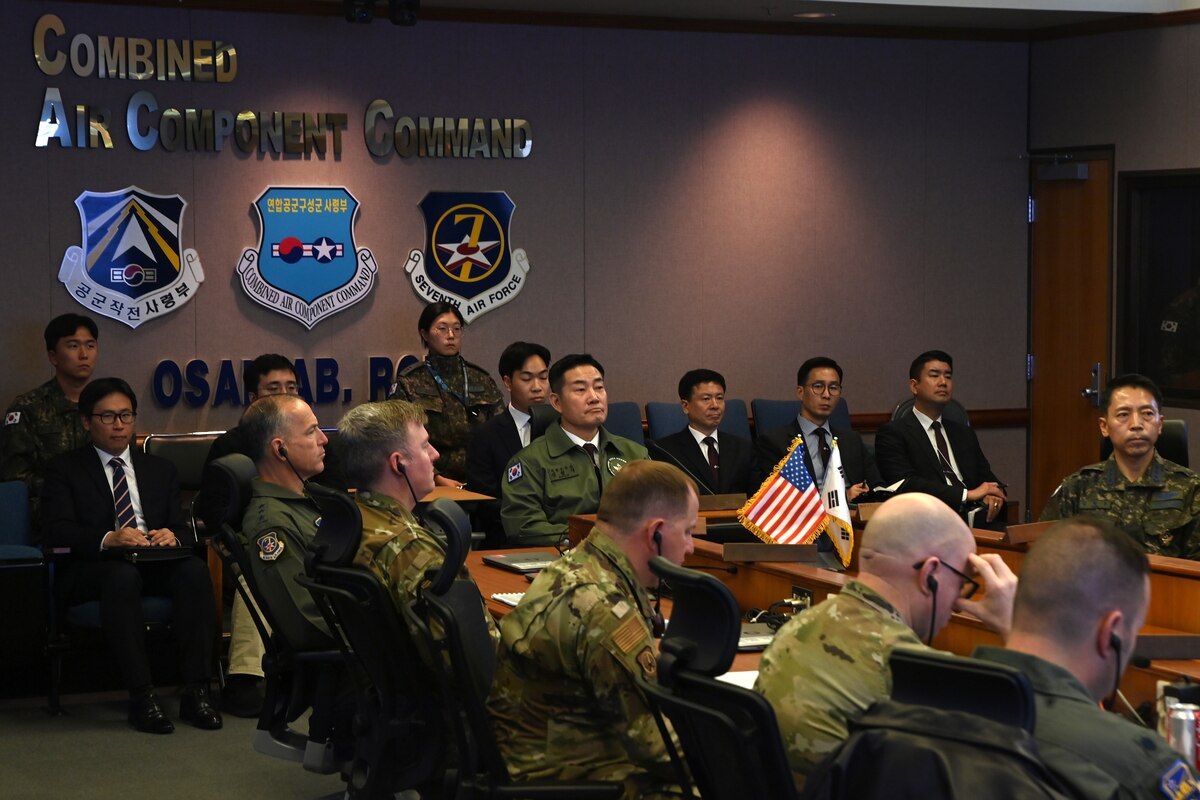 7th AF leadership meets with ROK Minister of National Defense for first ...