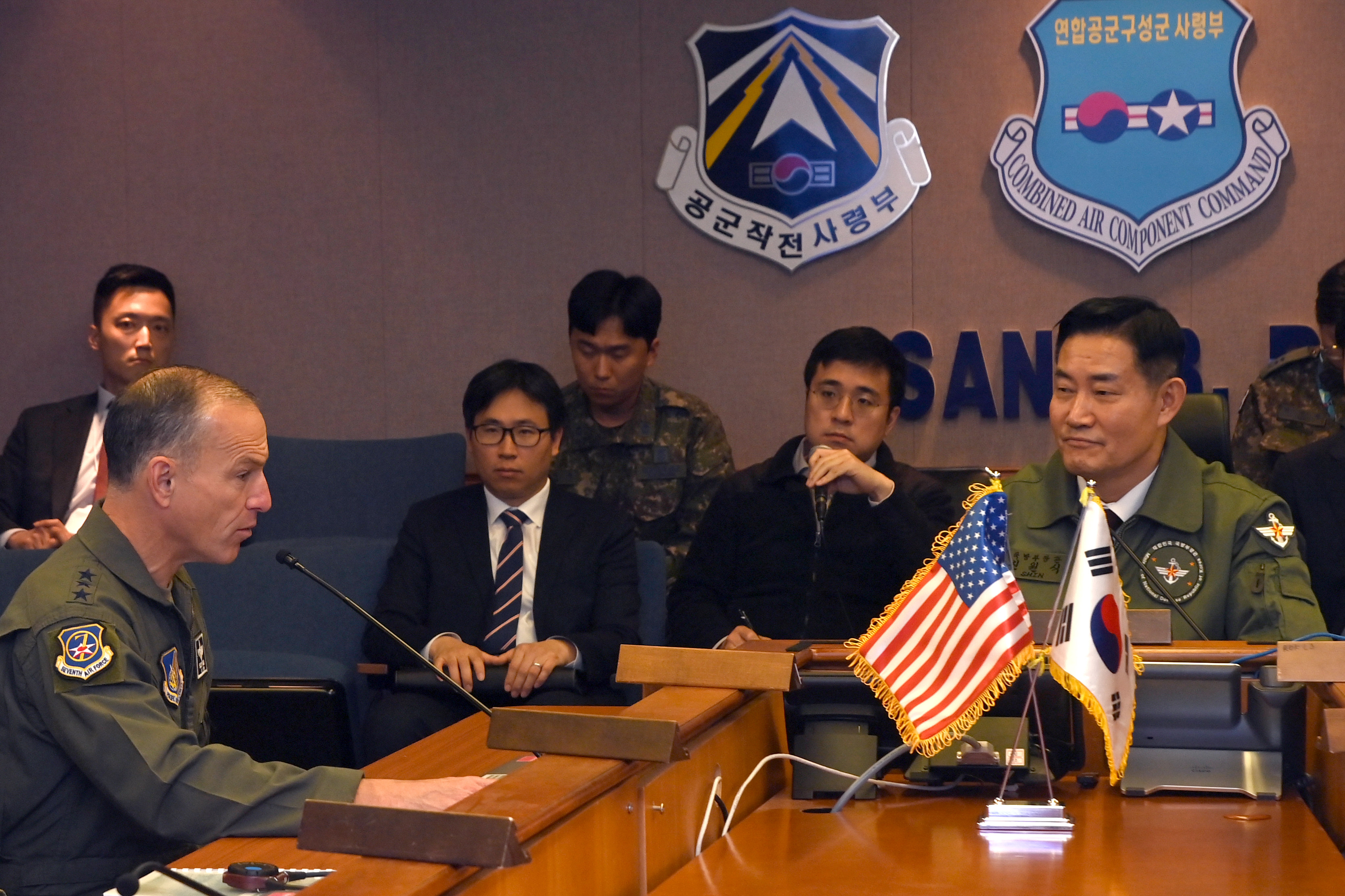 7th AF leadership meets with ROK Minister of National Defense for first ...