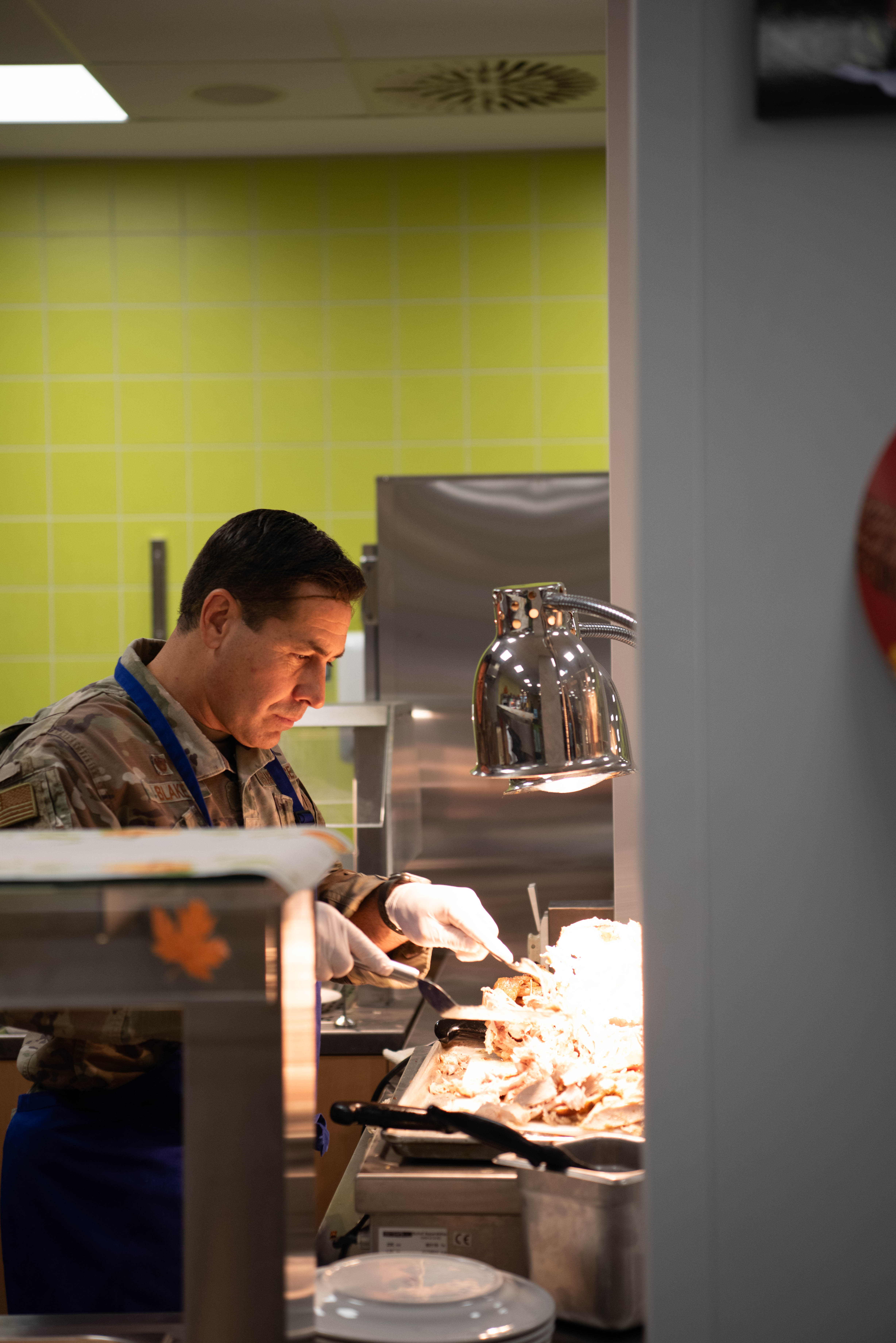 Ramstein AB leadership serves up smiles at the DFAC > Ramstein Air Base ...