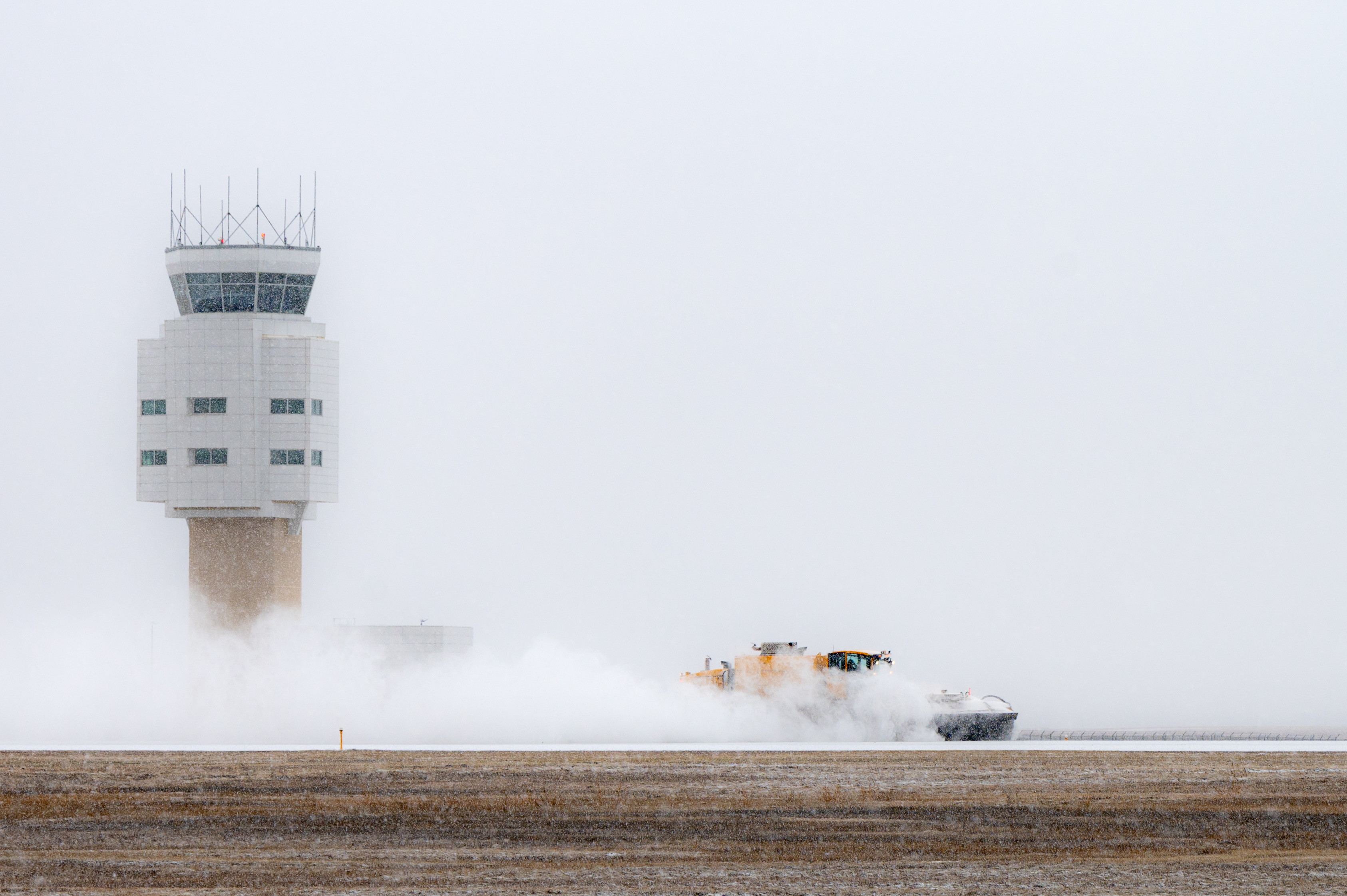 Team Minot keeps jets flying in the snow > Minot Air Force Base ...