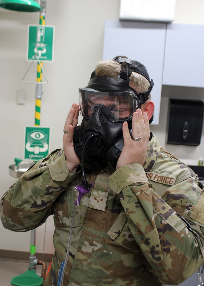 Selfridge Airmen ensure gas masks fit right > 127th Wing > Article Display