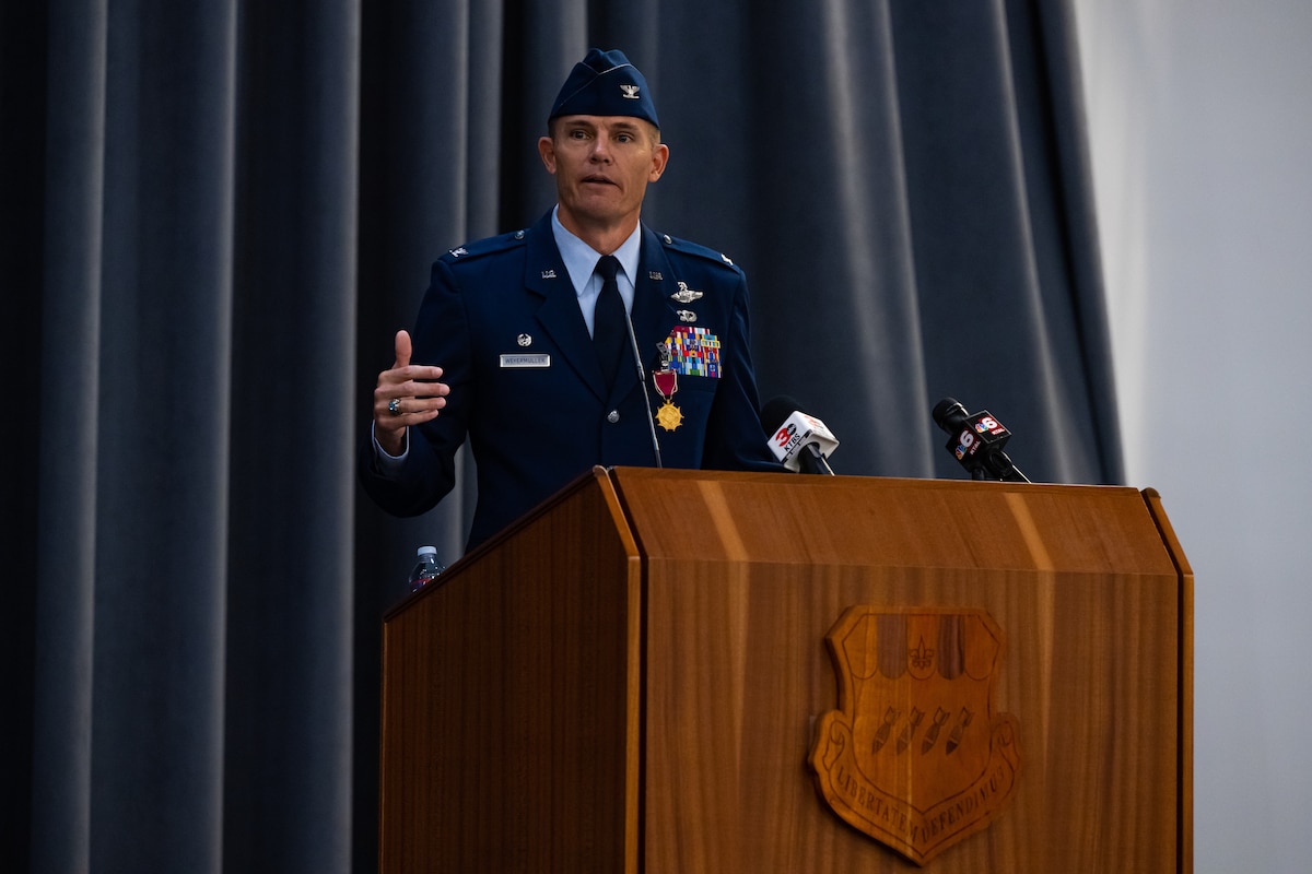2nd Bomb Wing welcomes new commander > Barksdale Air Force Base > Display