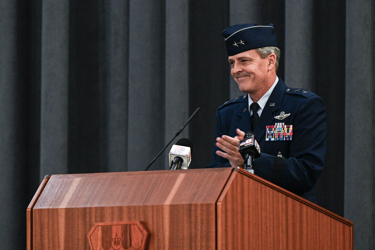2nd Bomb Wing welcomes new commander > 8th Air Force/J-GSOC > Article ...