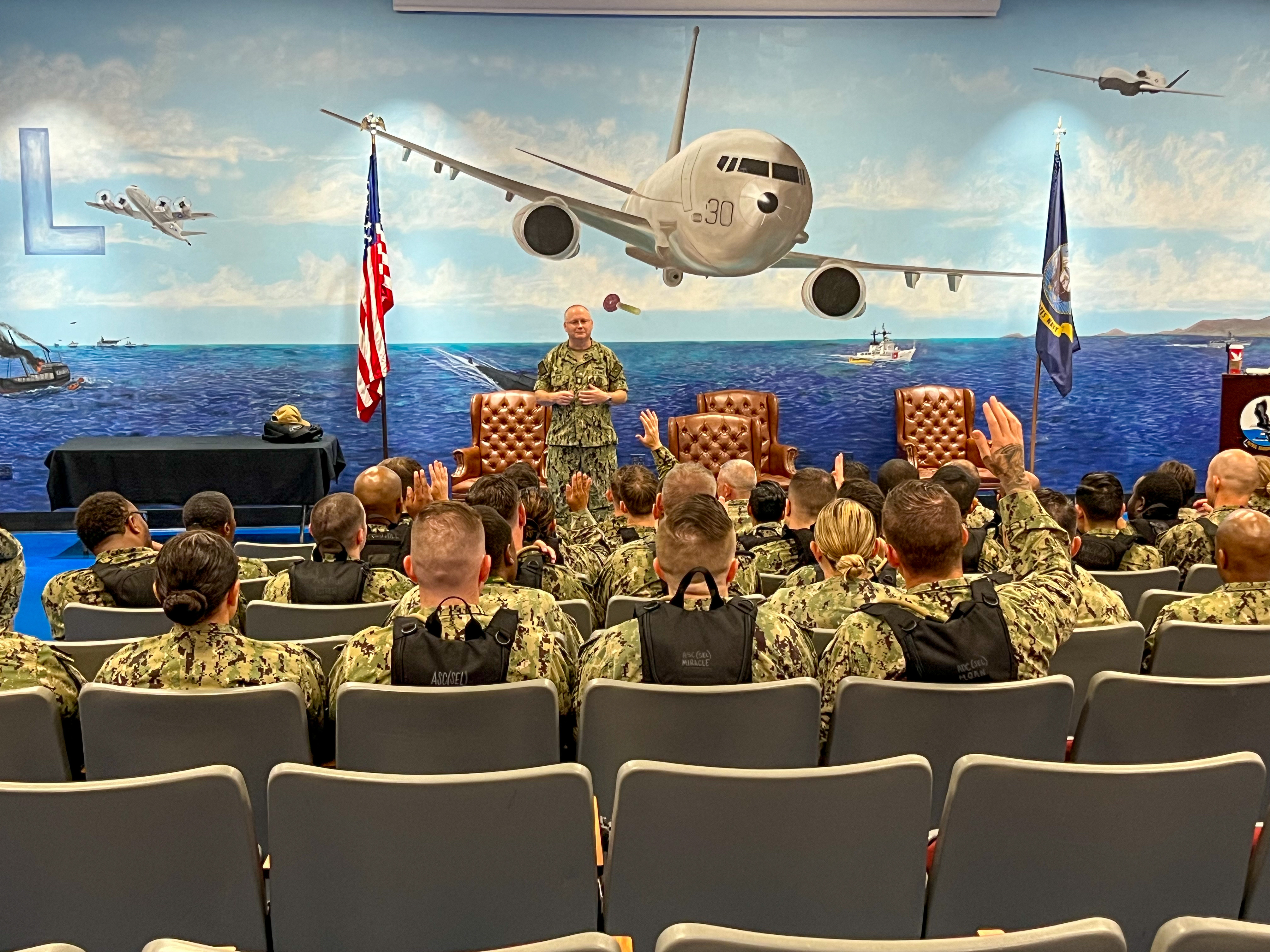 AIRLANT Force Master Chief Visits Commands > Commander, Naval Air Force ...