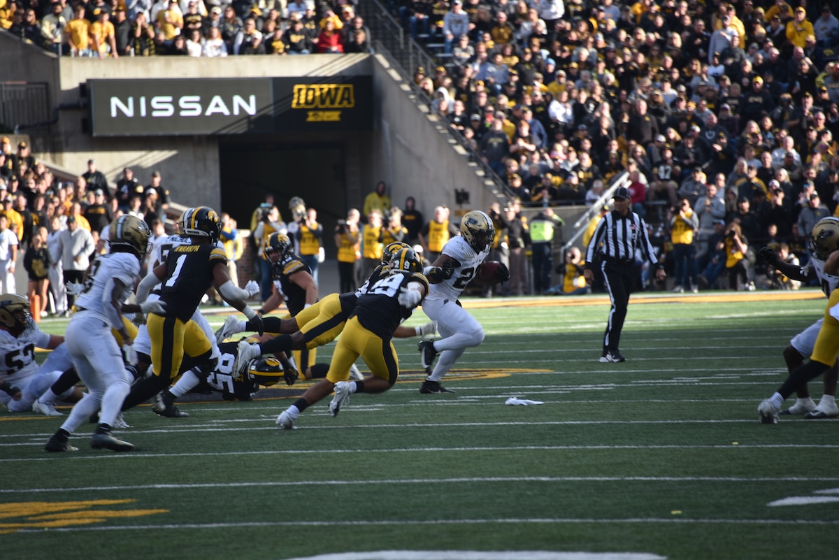 Iowa Air Guard’s 185th ARW performs Kinnick Stadium flyover at Iowa vs ...