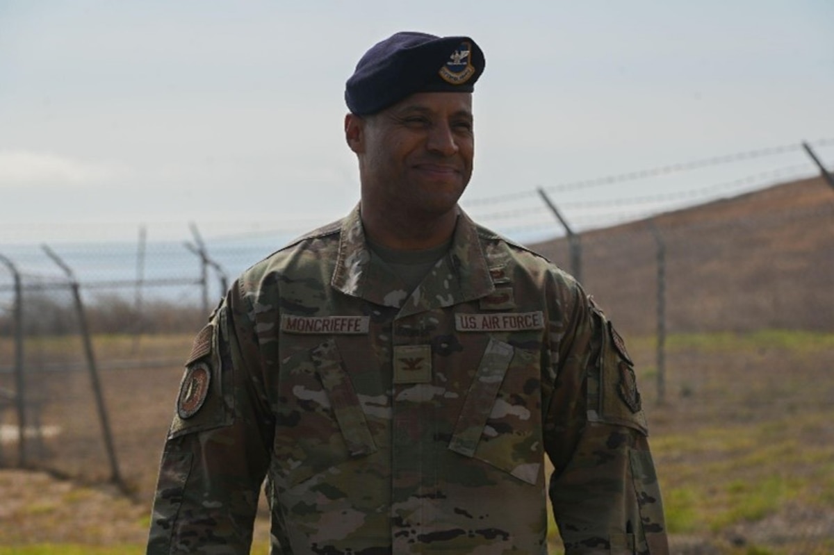 Col. Victor Moncrieffe Visits Vandenberg > Vandenberg Space Force Base ...