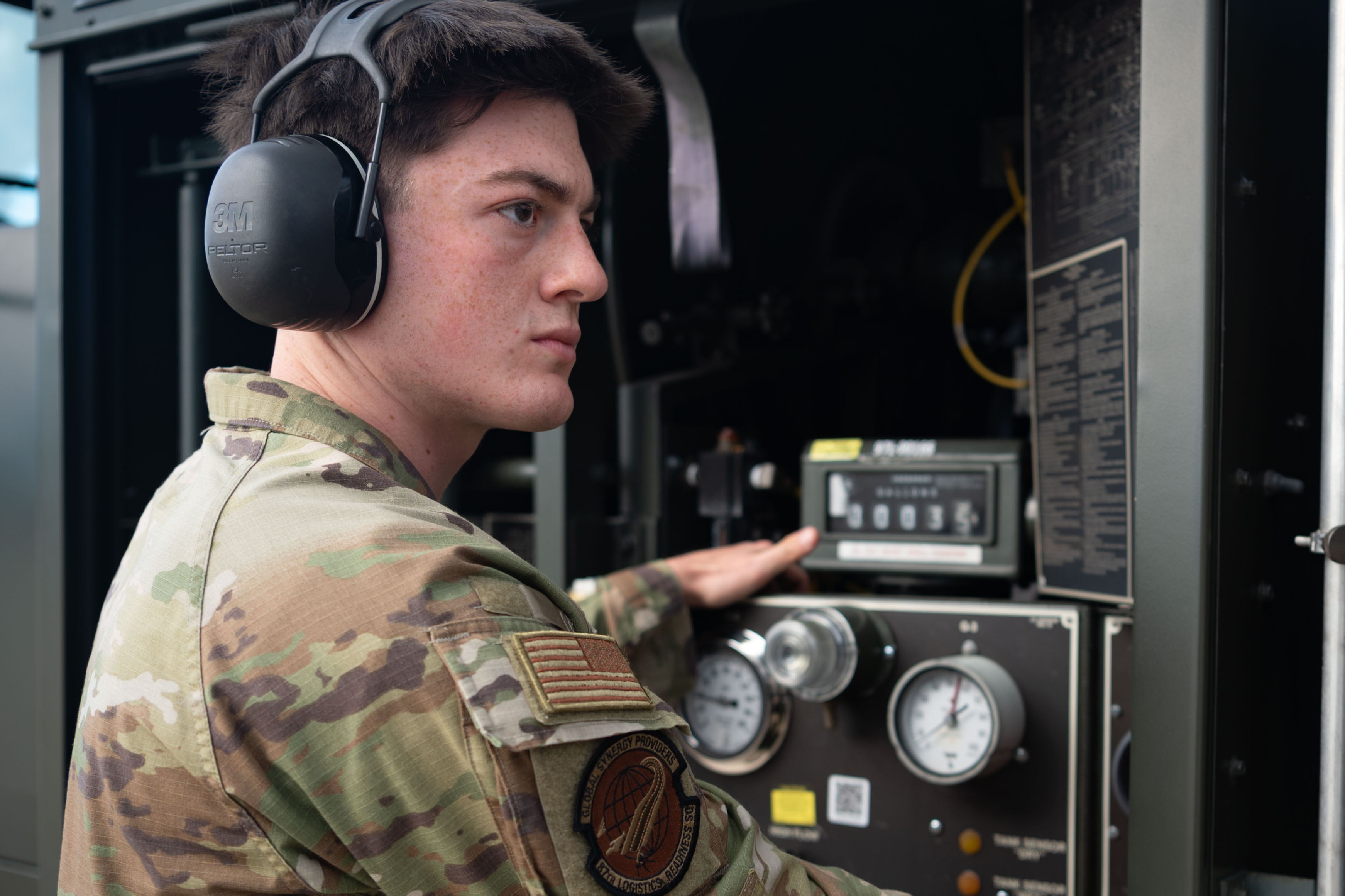 305th AMW Airmen conduct first hot pit refueling > Joint Base McGuire ...