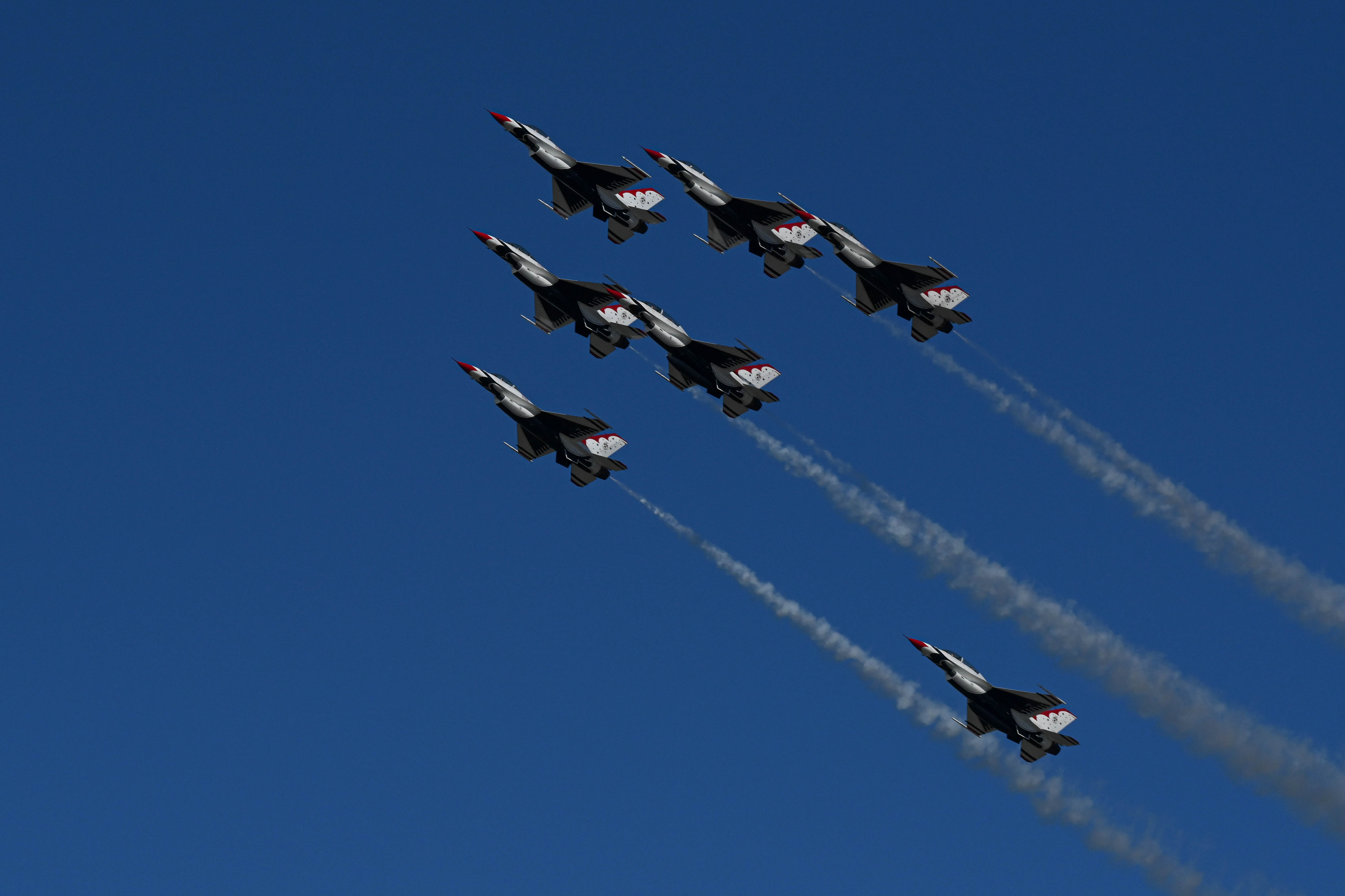 Thunderbirds practice for Thunder Over the Rock Air Show