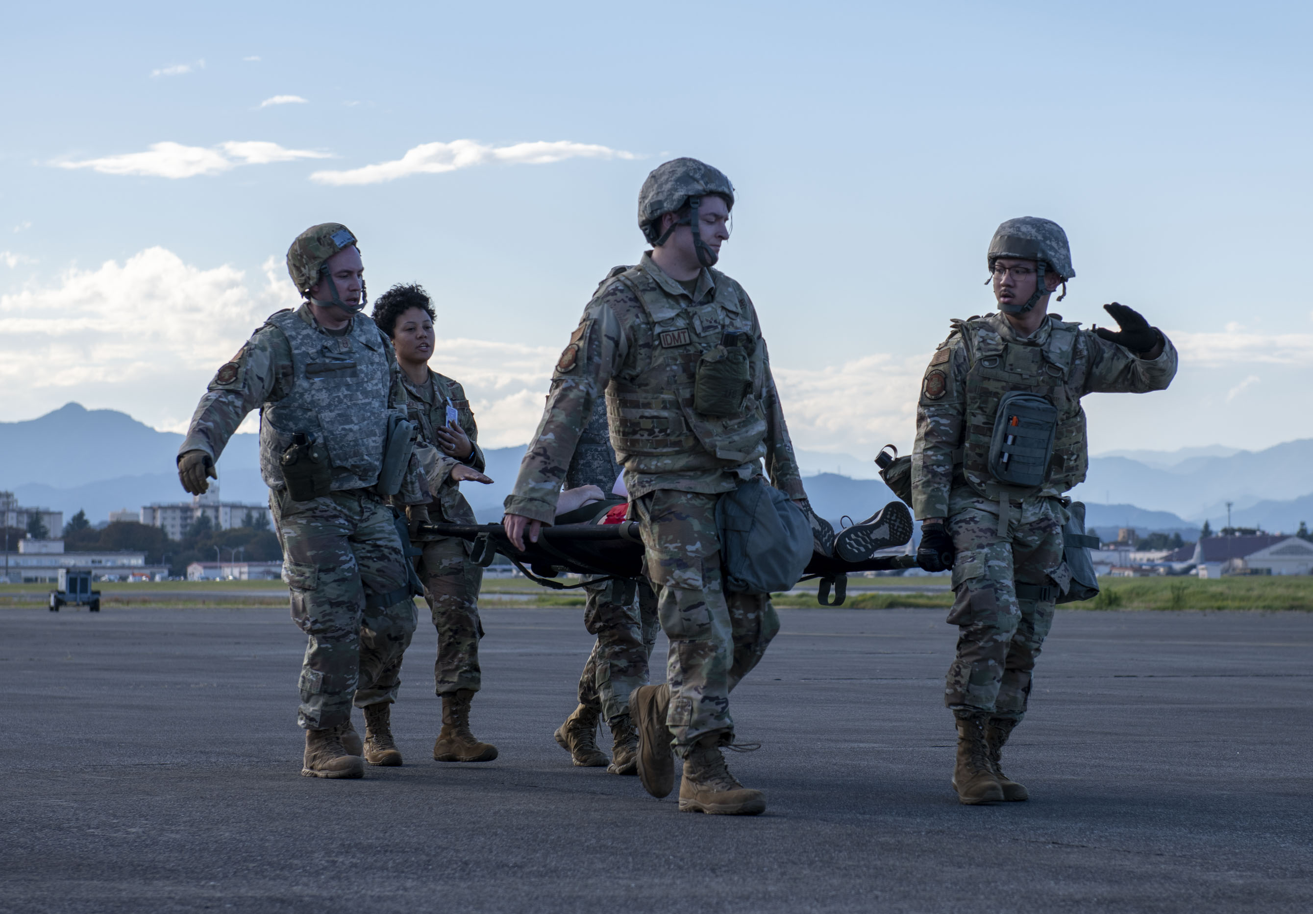 Yokota medics make moves in aeromedical evacuation exercise > Air Force ...