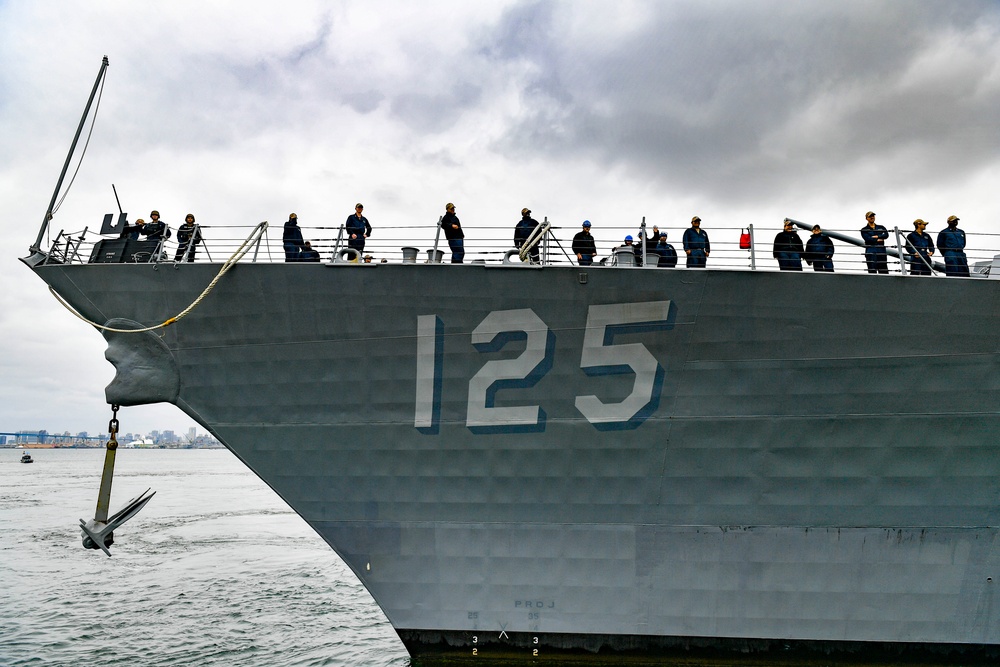 USS Jack H. Lucas (DDG 125) Arrives at Homeport in San Diego > United ...