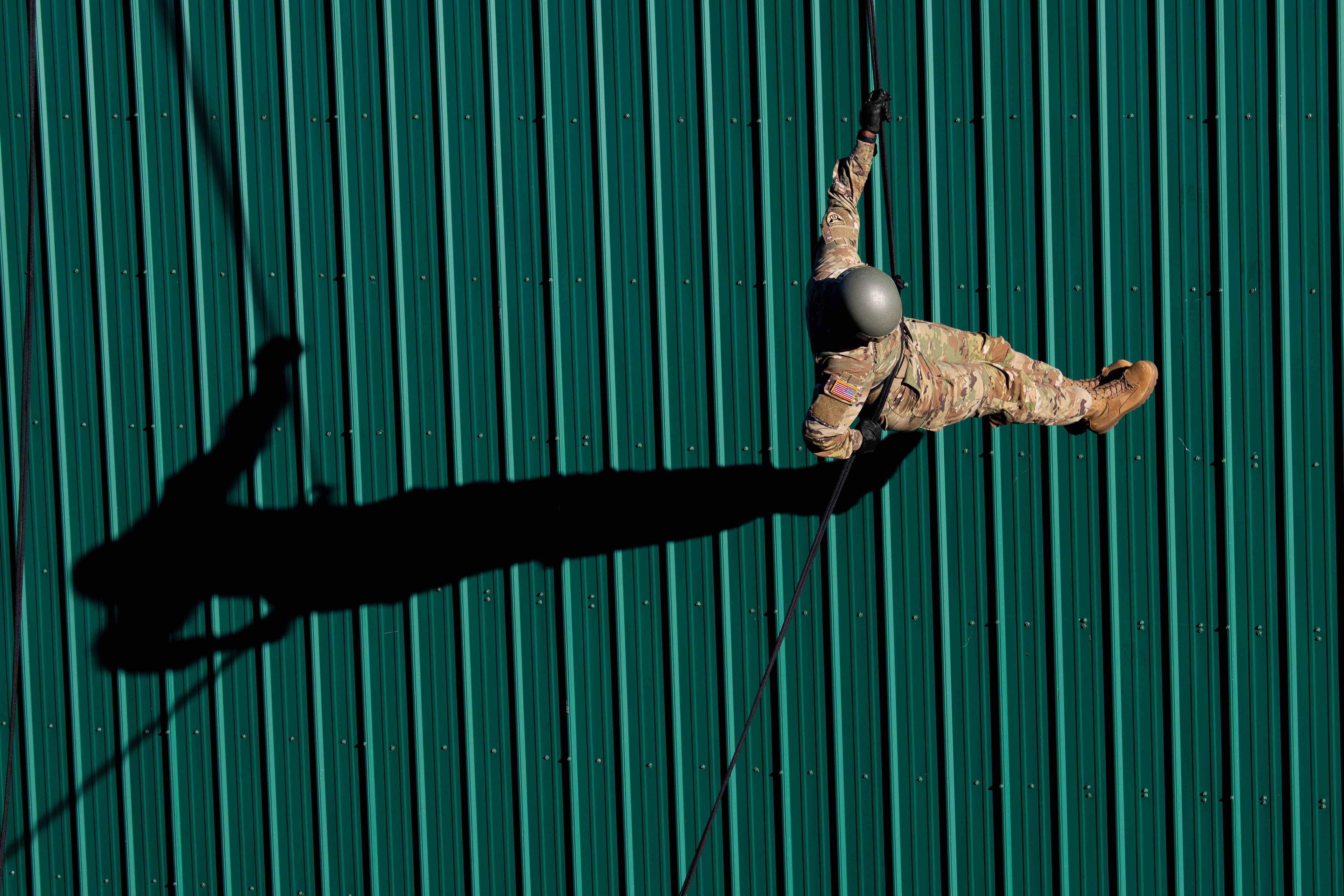 Rappelling for Readiness in Alaska > U.S. Department of War > Story | U ...