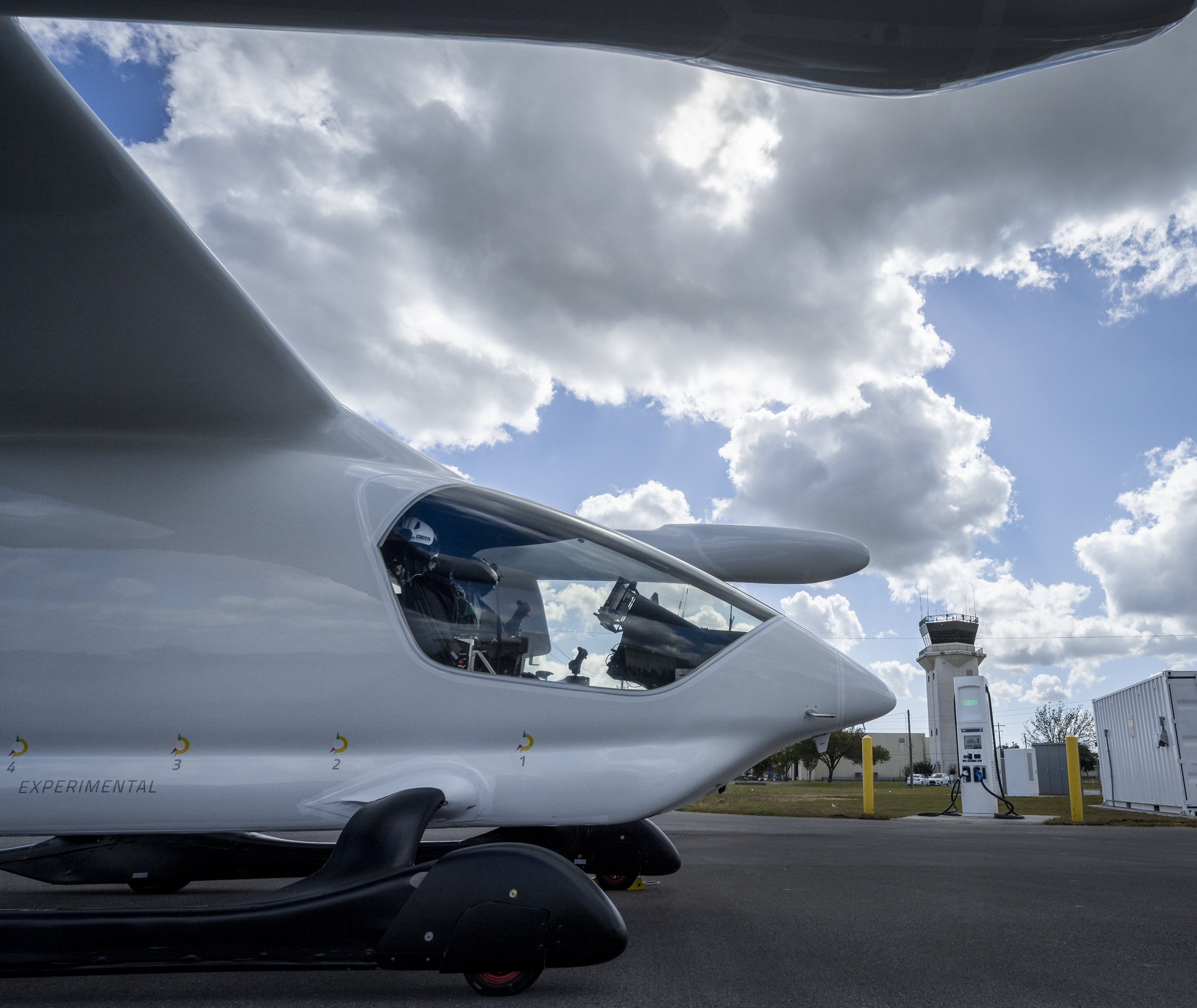 New electric aircraft arrives for testing > Air Force Test Center ...