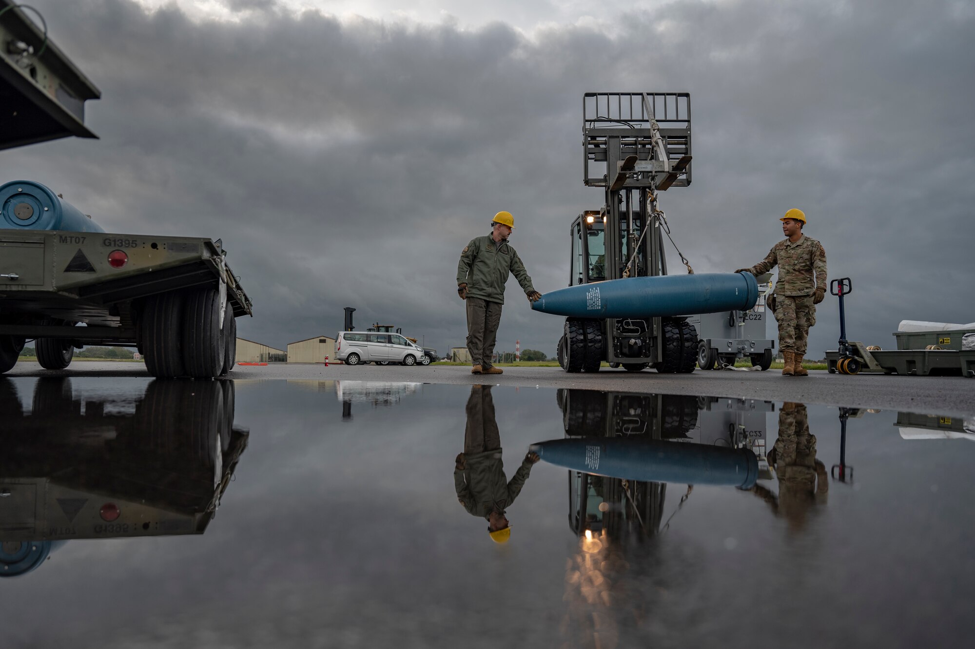 9th EBS ammo inert bomb build enables Multi-Capable Airmen > Air Force ...