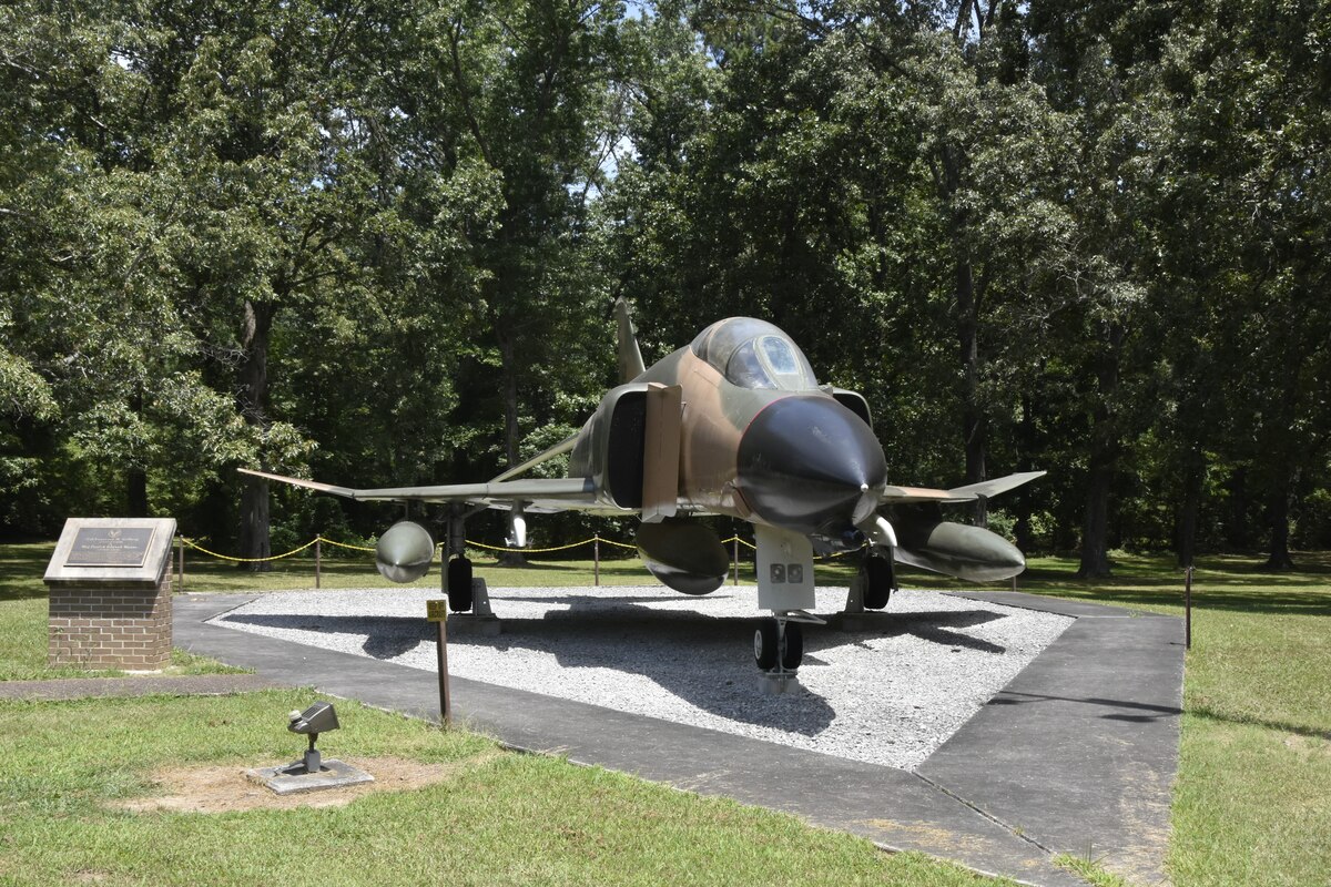 F-4C Phantom II display at Arnold AFB honors Wynne and Golberg > Arnold ...