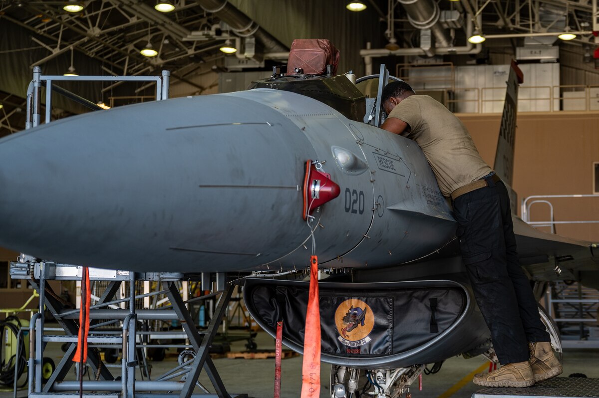 36th FGS: Keeping F-16s combat ready > Osan Air Base > Article Display