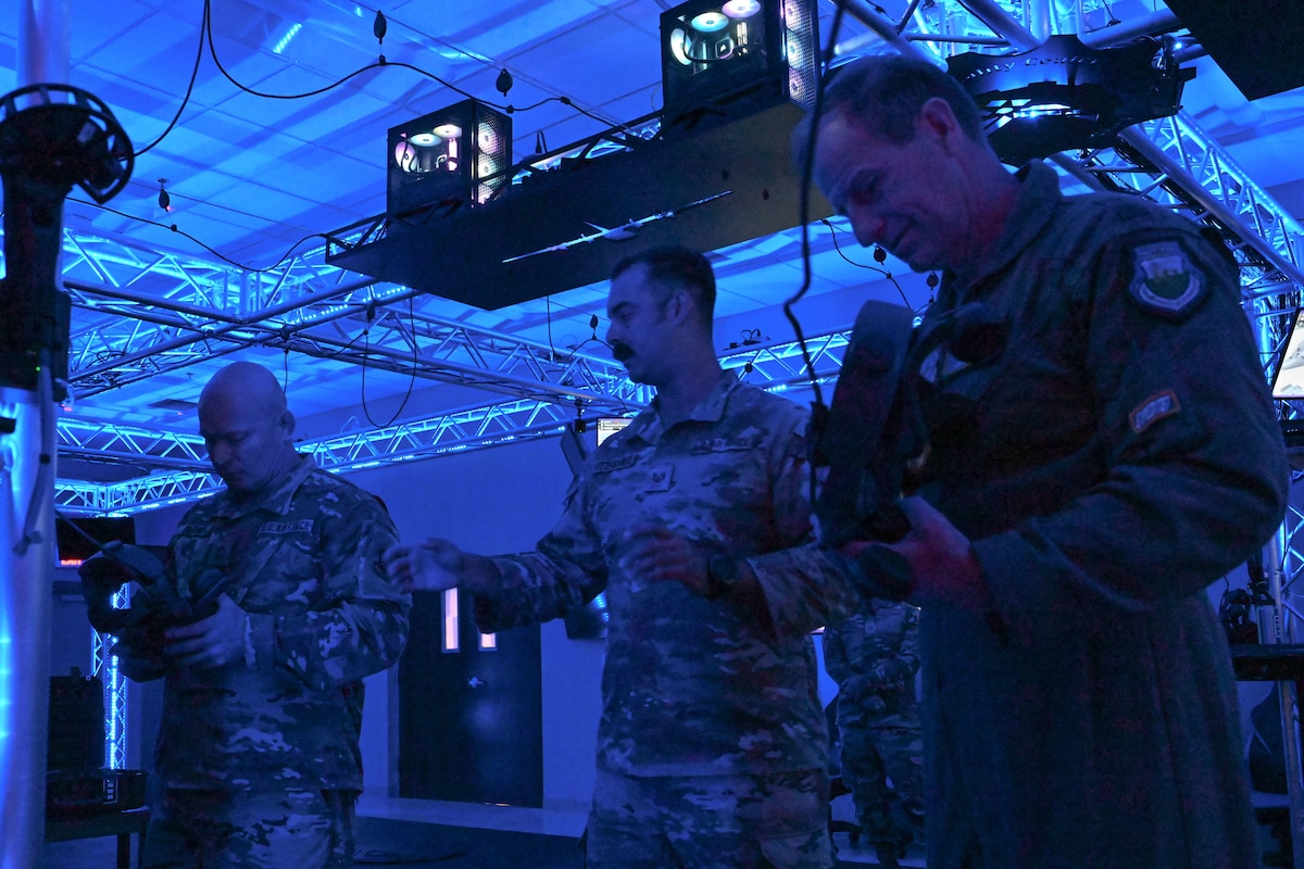 18th AF commander visits Black Knights > 18th Air Force > Article Display