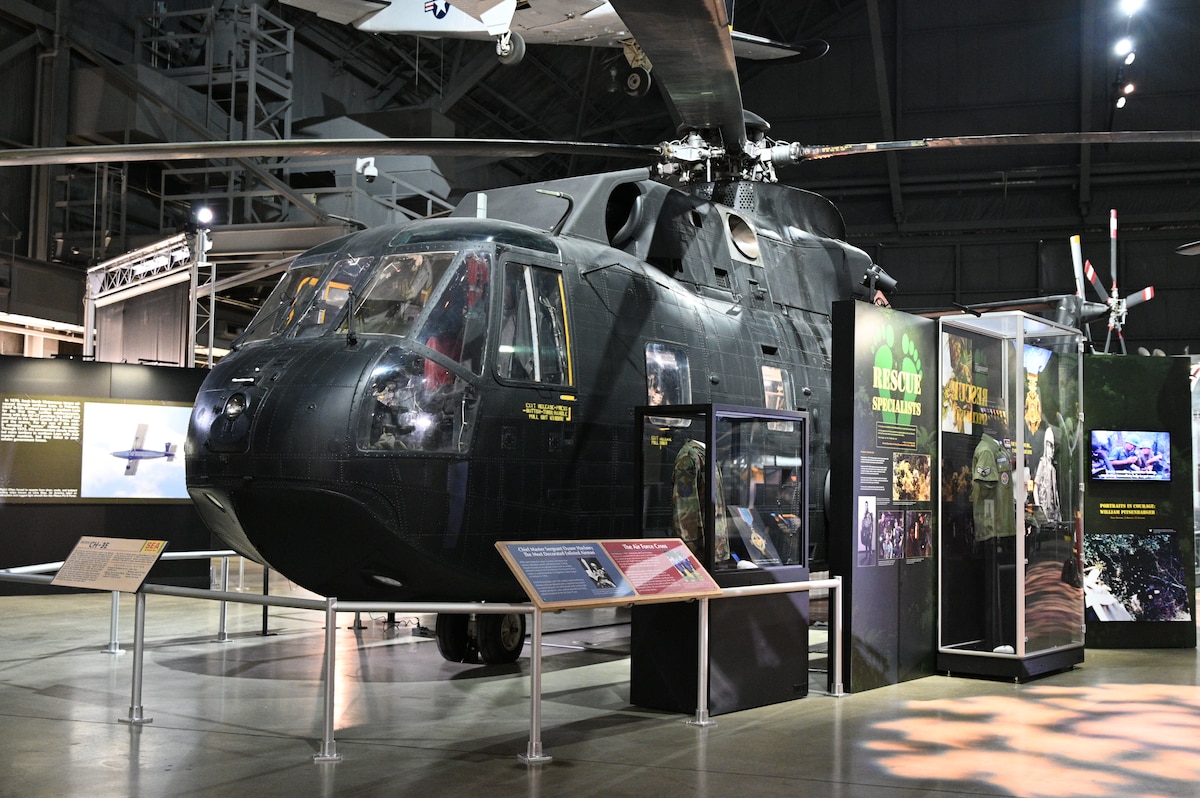 Chief Master Sergeant Duane Hackney Most Decorated Enlisted Airman ...