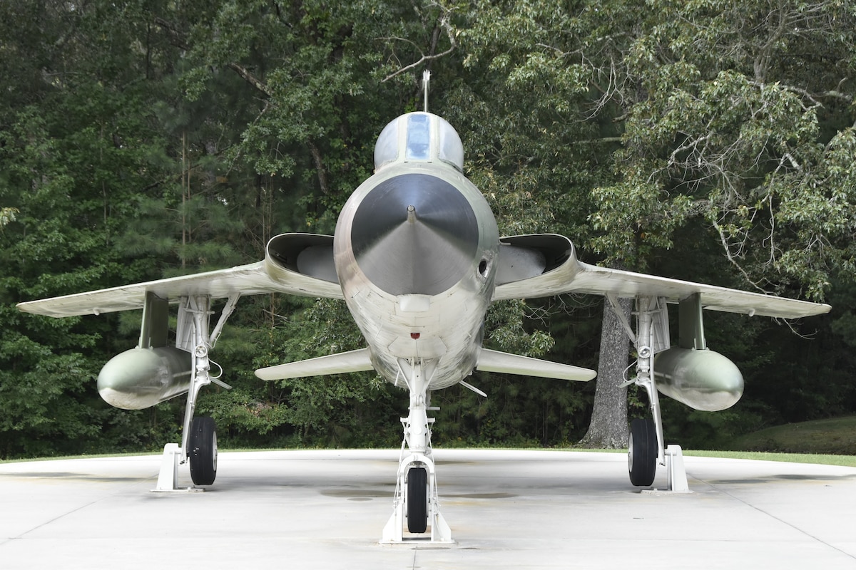 F-105 Thunderchief display at Arnold AFB honors Bond > Arnold Air Force ...