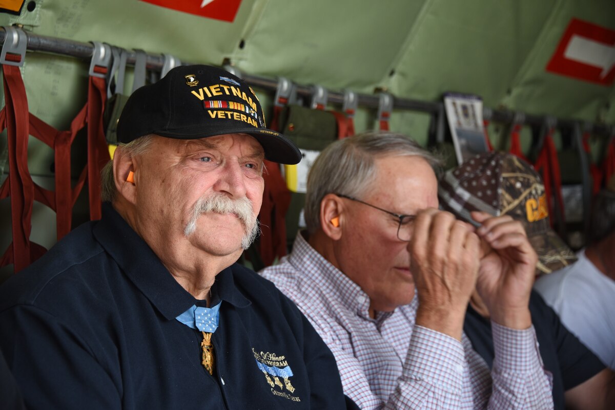 185th Air Refueling Wing Hosts Medal of Honor recipient Michael J ...