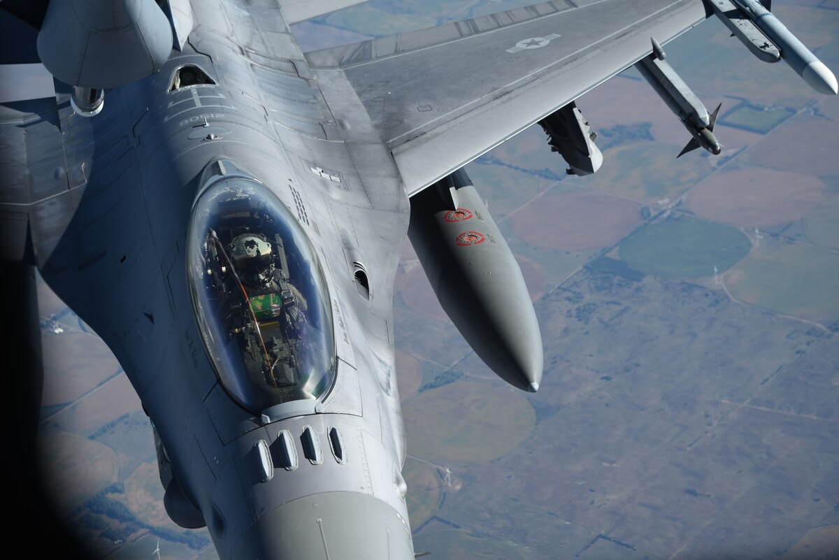 185th Air Refueling Wing Hosts Medal of Honor recipient Michael J ...