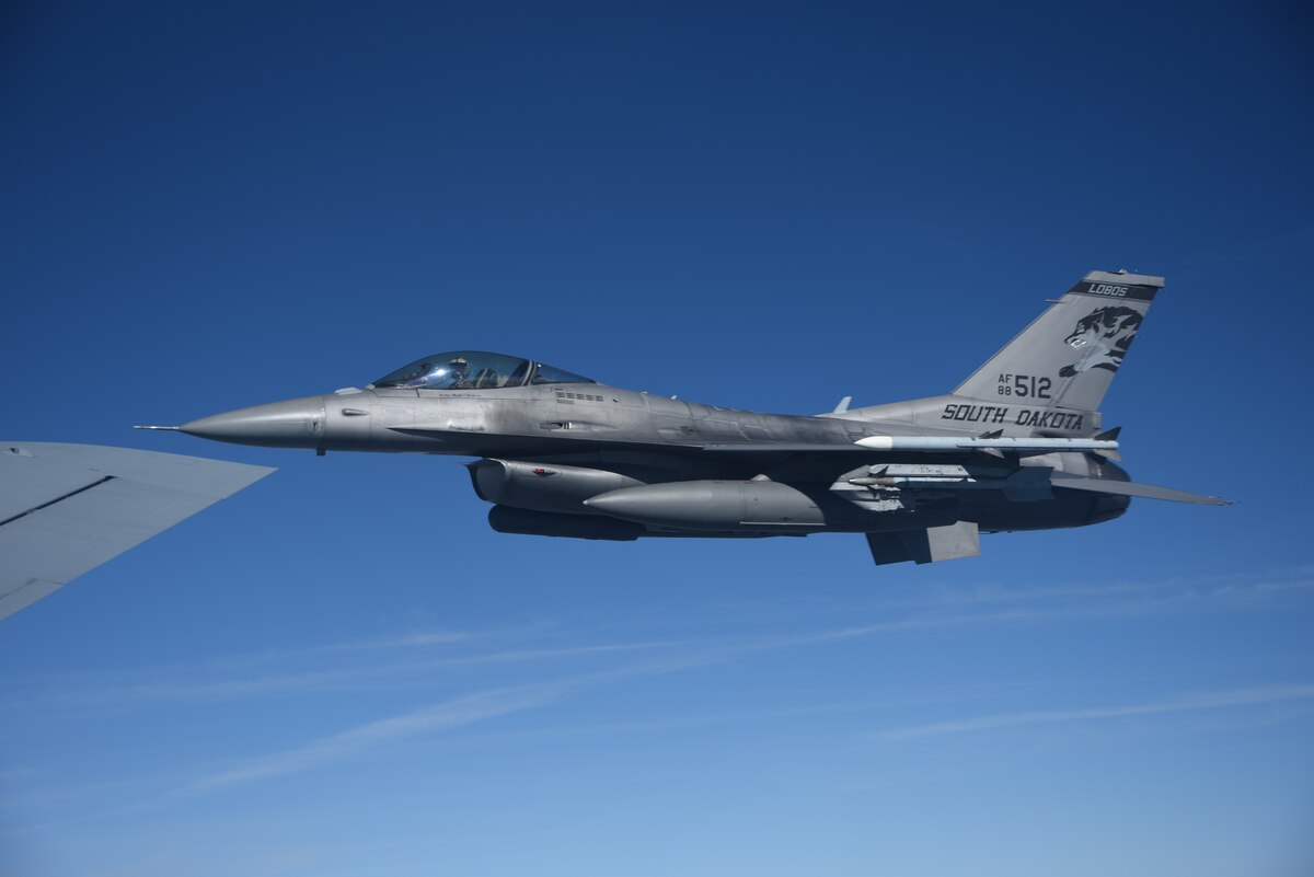 185th Air Refueling Wing Hosts Medal of Honor recipient Michael J ...