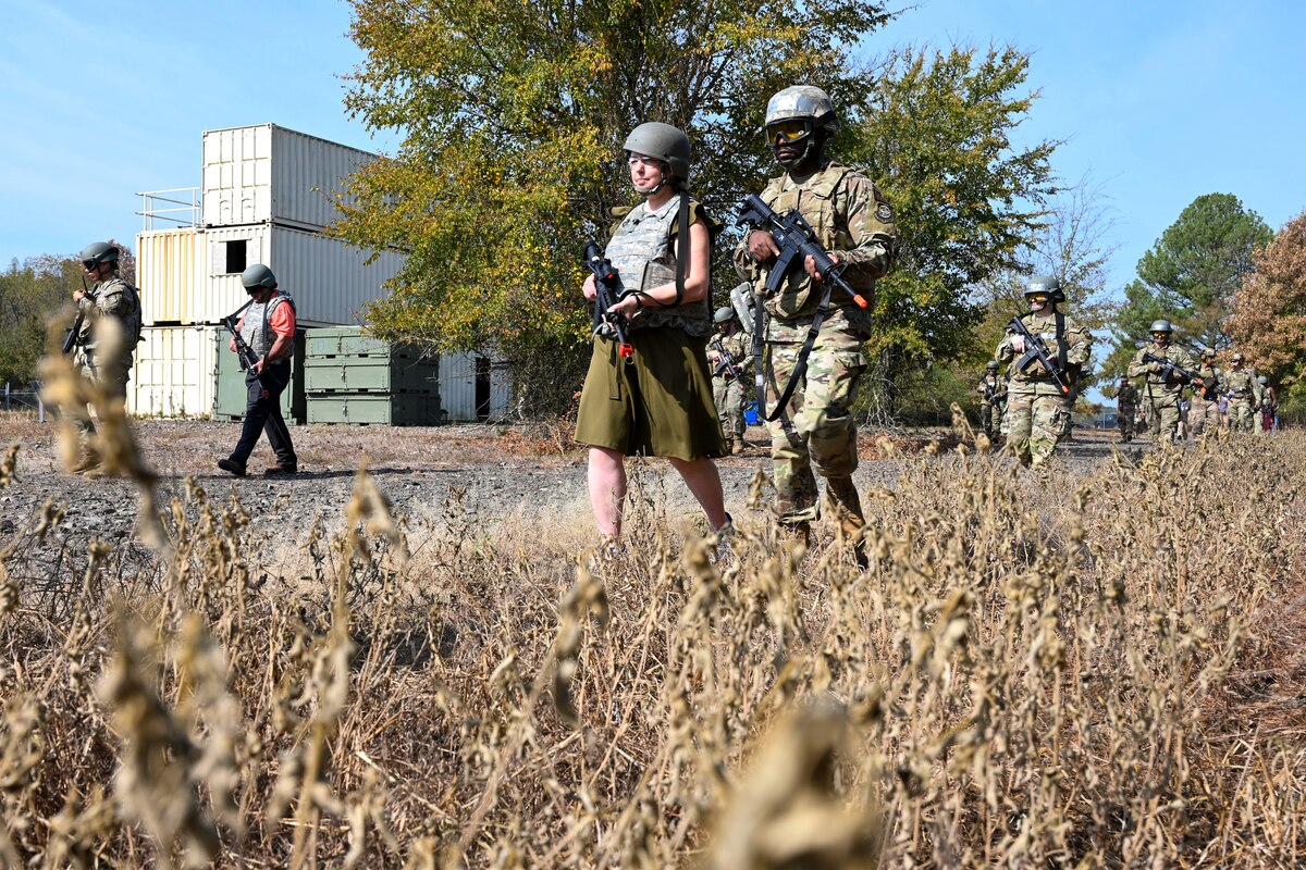 AMC Civic Leaders, command team visit Herk Nation > Little Rock Air ...