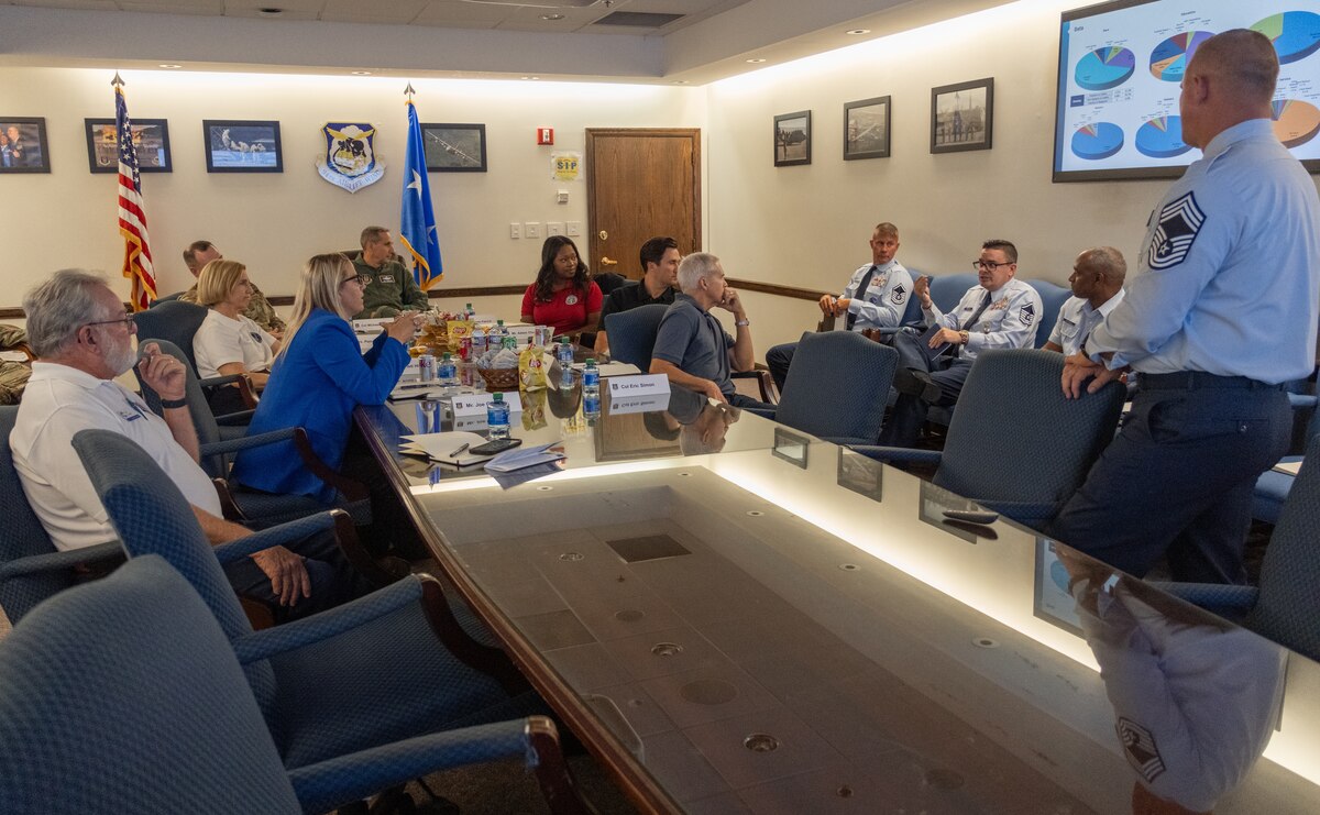 AFRC civic leaders visit Dobbins ARB > Air Force Reserve Command > News ...