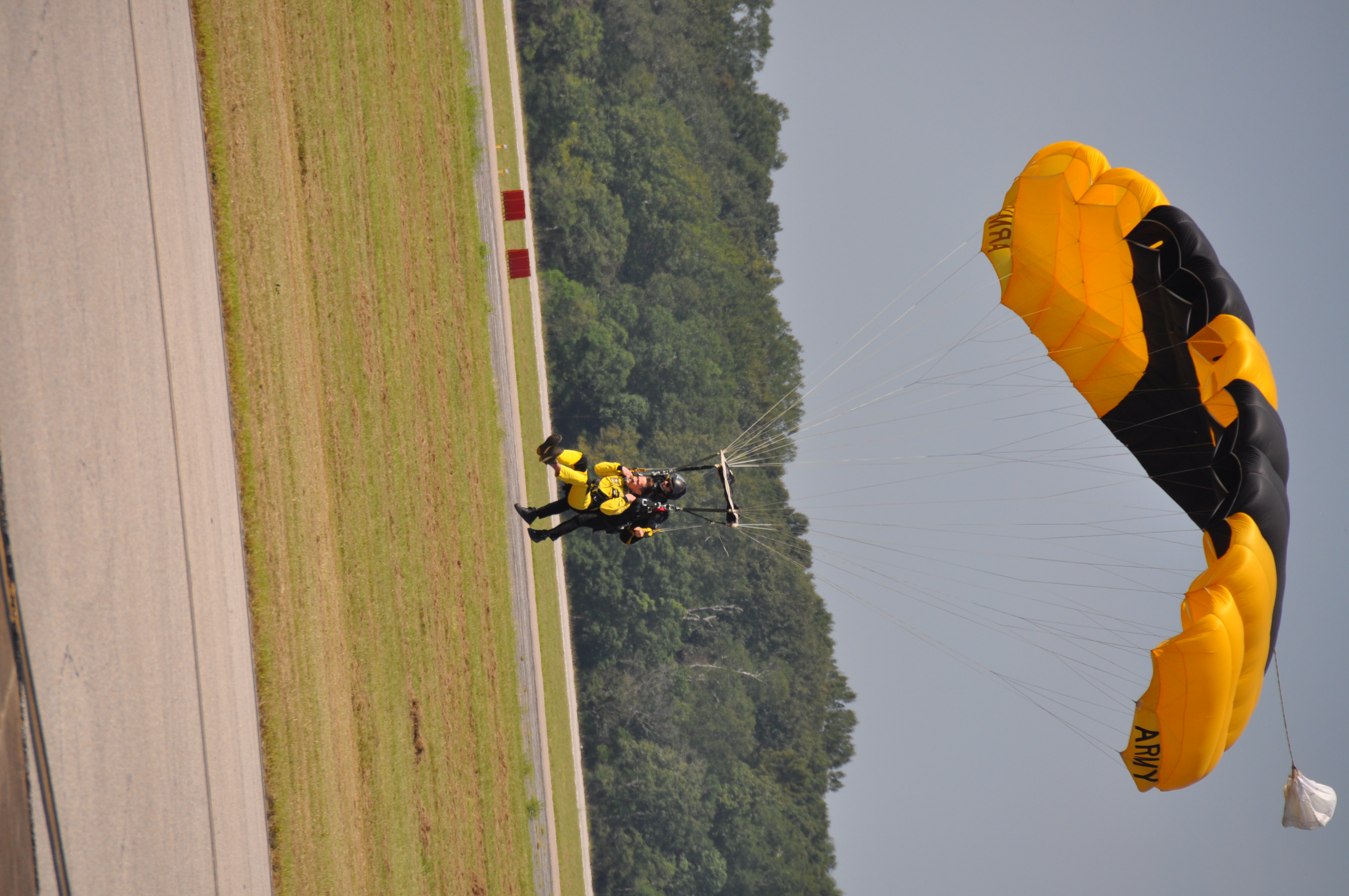 U.S. Army Golden Knights Parachute Team > Maxwell Air Force Base > Display