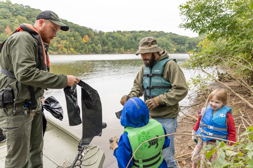 Volunteers bridge generations through conservation during National ...