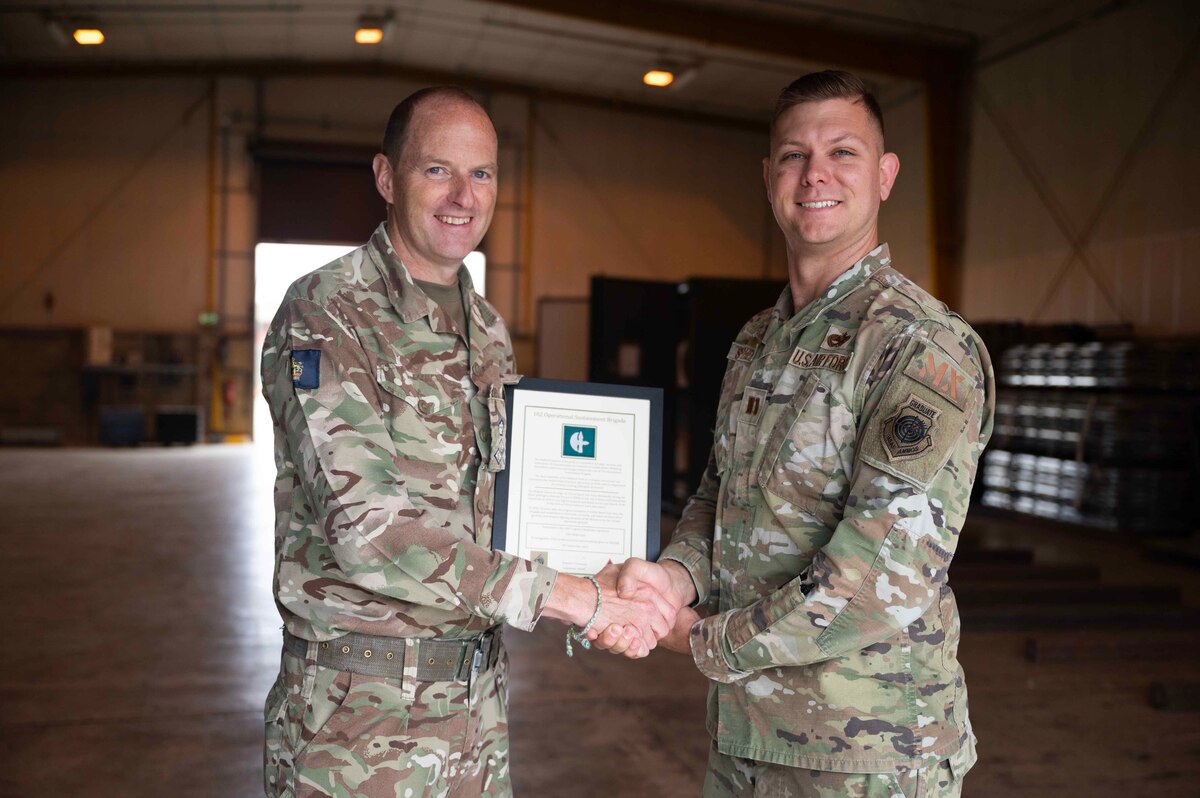 British Army Brigadier Timothy Crossland visits RAF Mildenhall > Royal ...