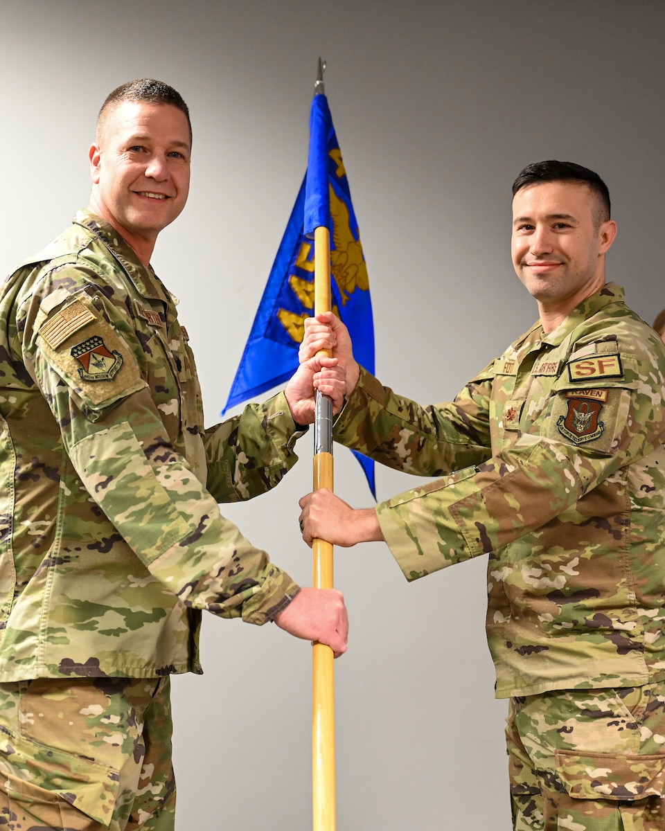 445th SFS welcomes new commander > 445th Airlift Wing > Article Display