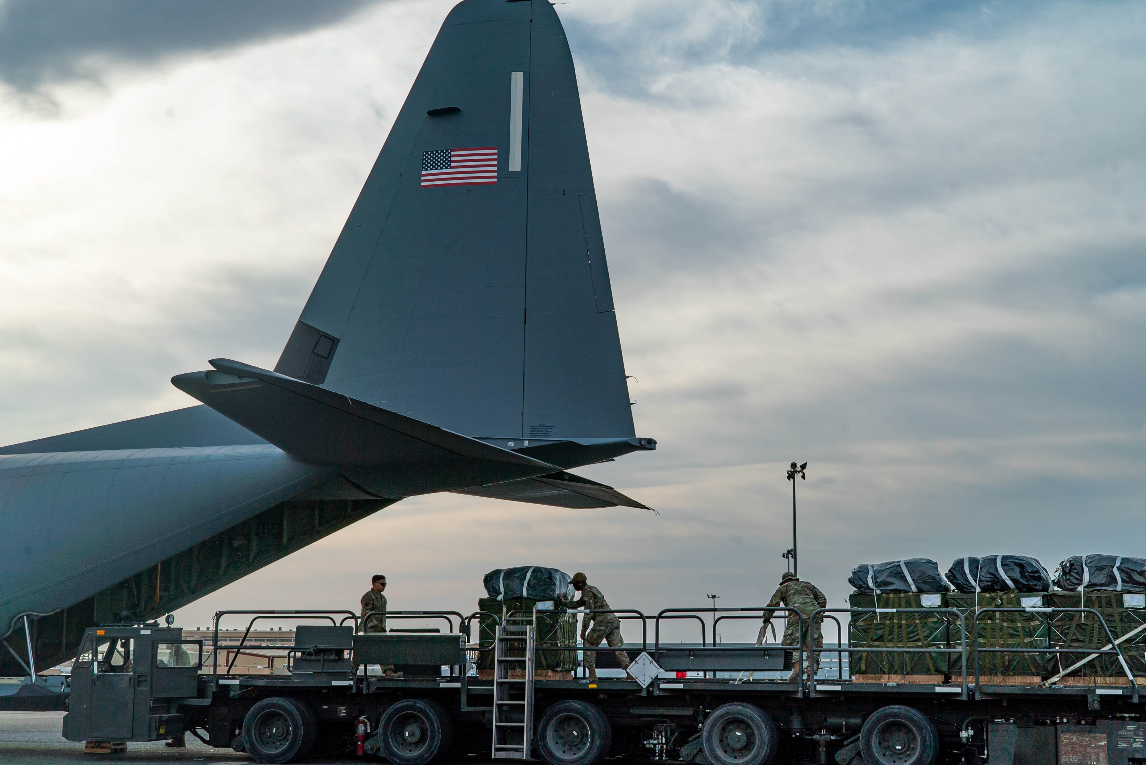 April 3 USCENTCOM, Royal Jordanian Air Force Conduct Humanitarian Airdrops > U.S. Central ...