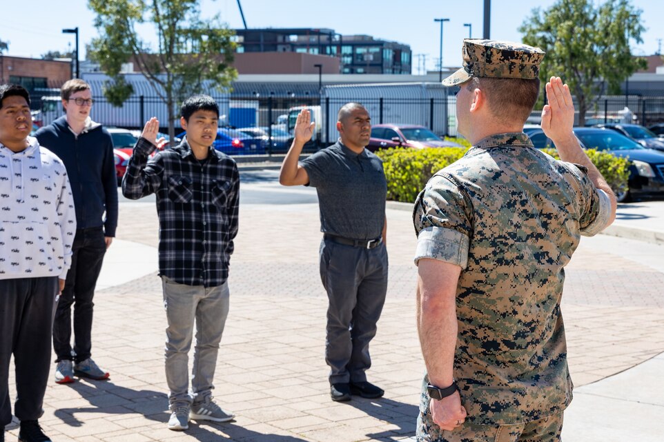 Expedited Naturalization returns to MCRD San Diego > Marine Corps ...