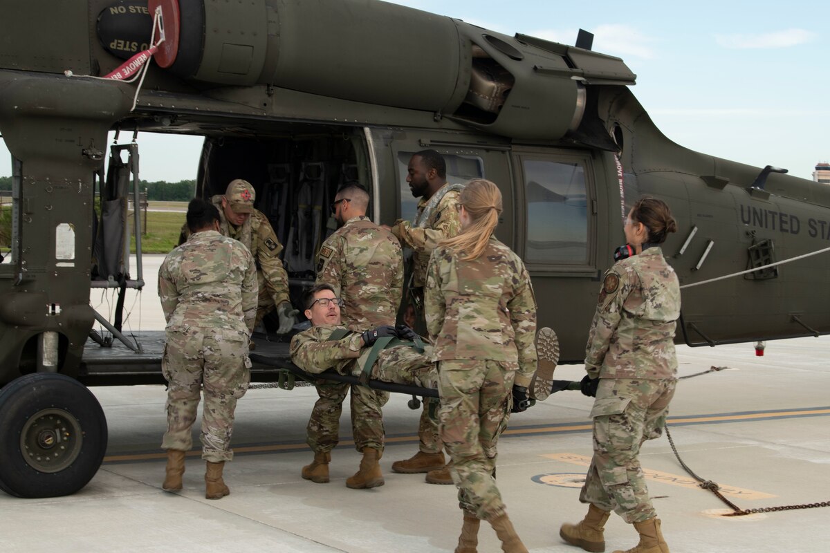927th ASTS conducts Black Hawk 101 training > 927th Air Refueling Wing ...