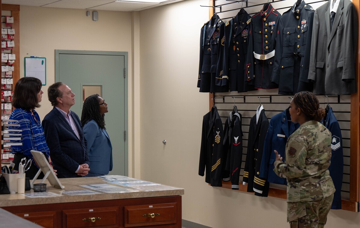 Dr. Alan Wolfelt lends expertise on grief and mourning > Air Force ...