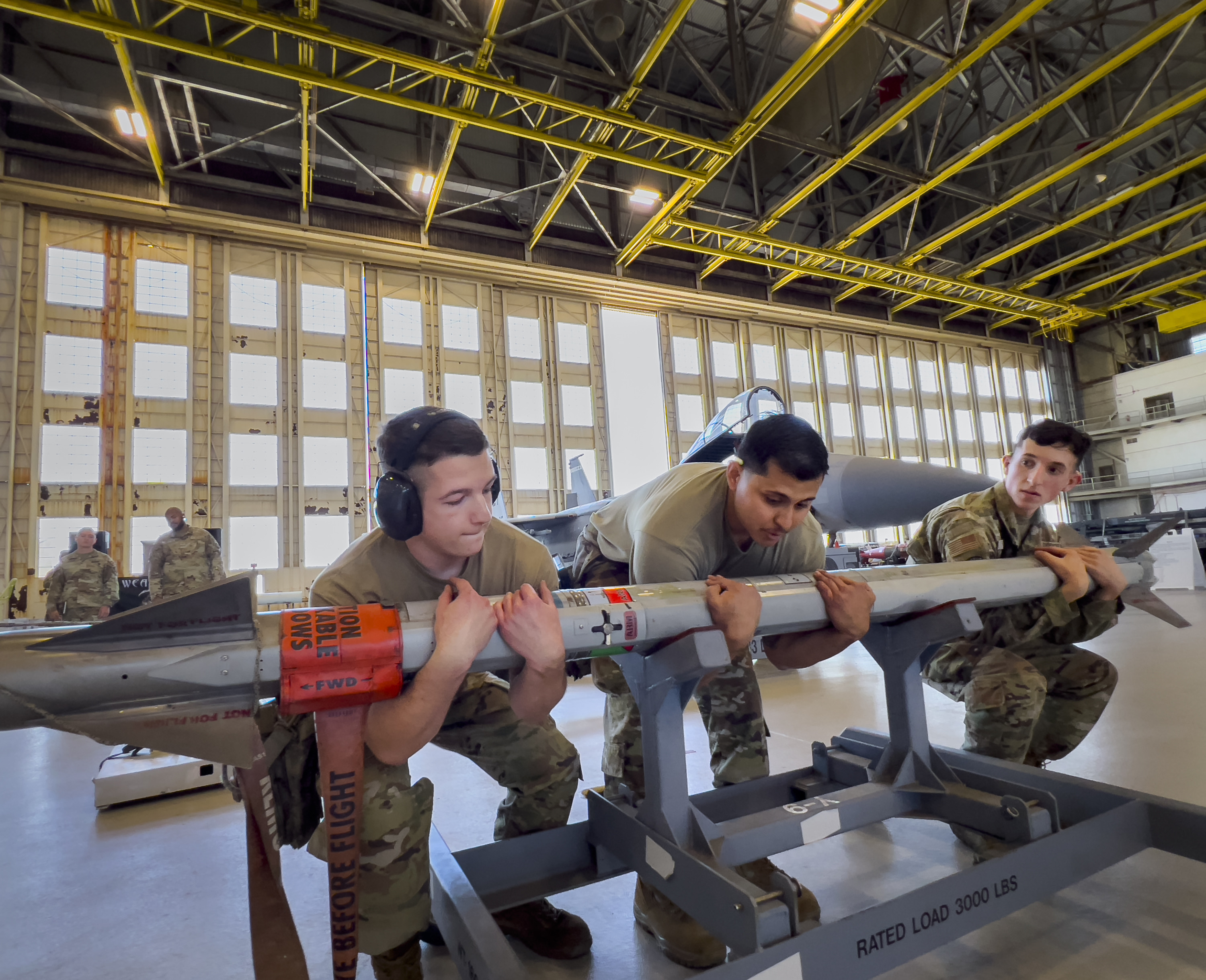 Big bombs, no problem in latest loadcrew competition (photos) > Air ...