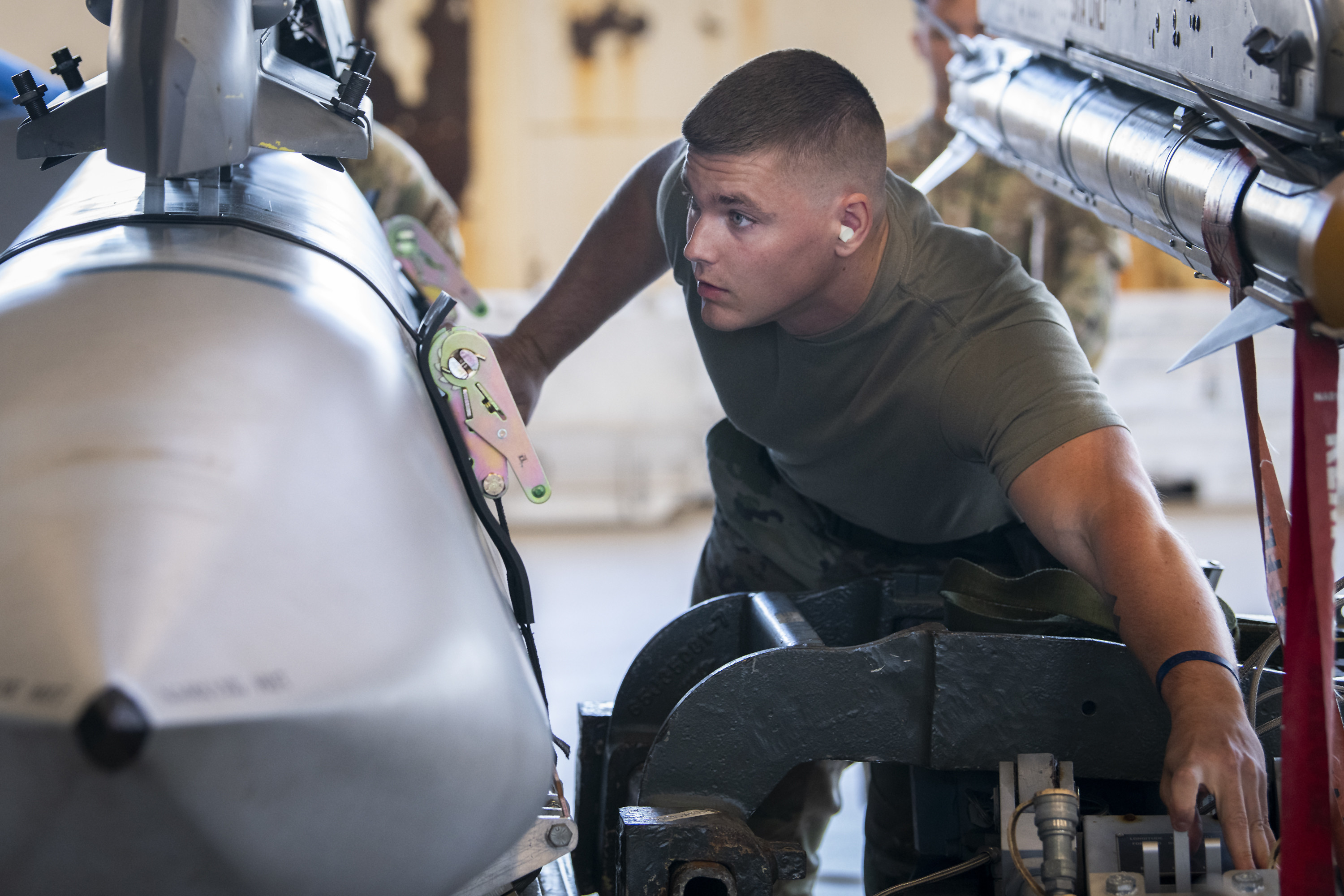 Big bombs, no problem in latest loadcrew competition (photos) > Air ...
